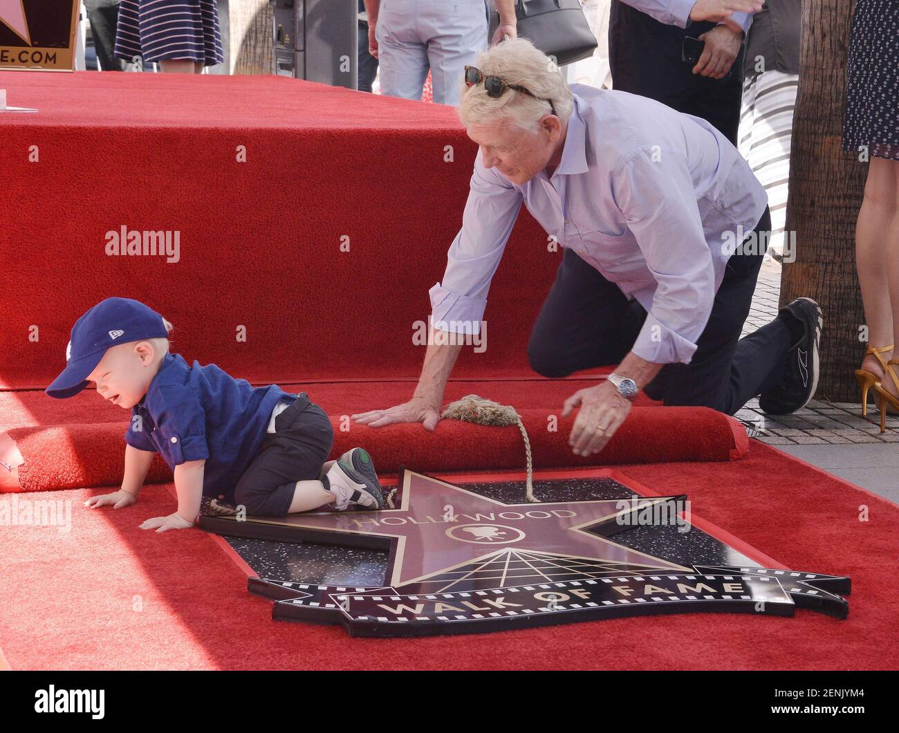 (L-R) Ennis Howard Plemons and Grandfather Klaus Dunst at the Kirsten ...