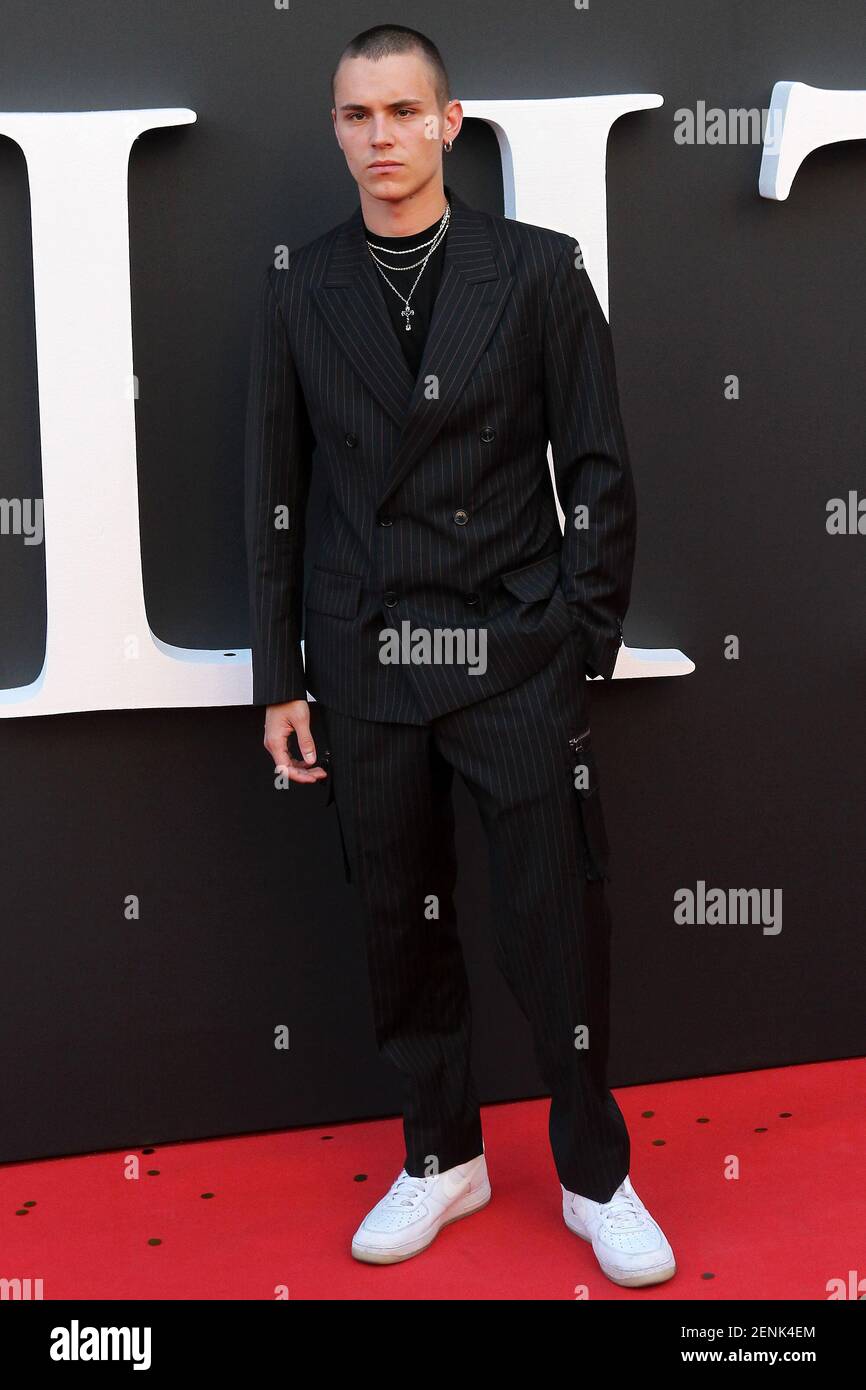 Aron Piper attends the red carpet of ELITE 2rd Season by Netflix at the ...