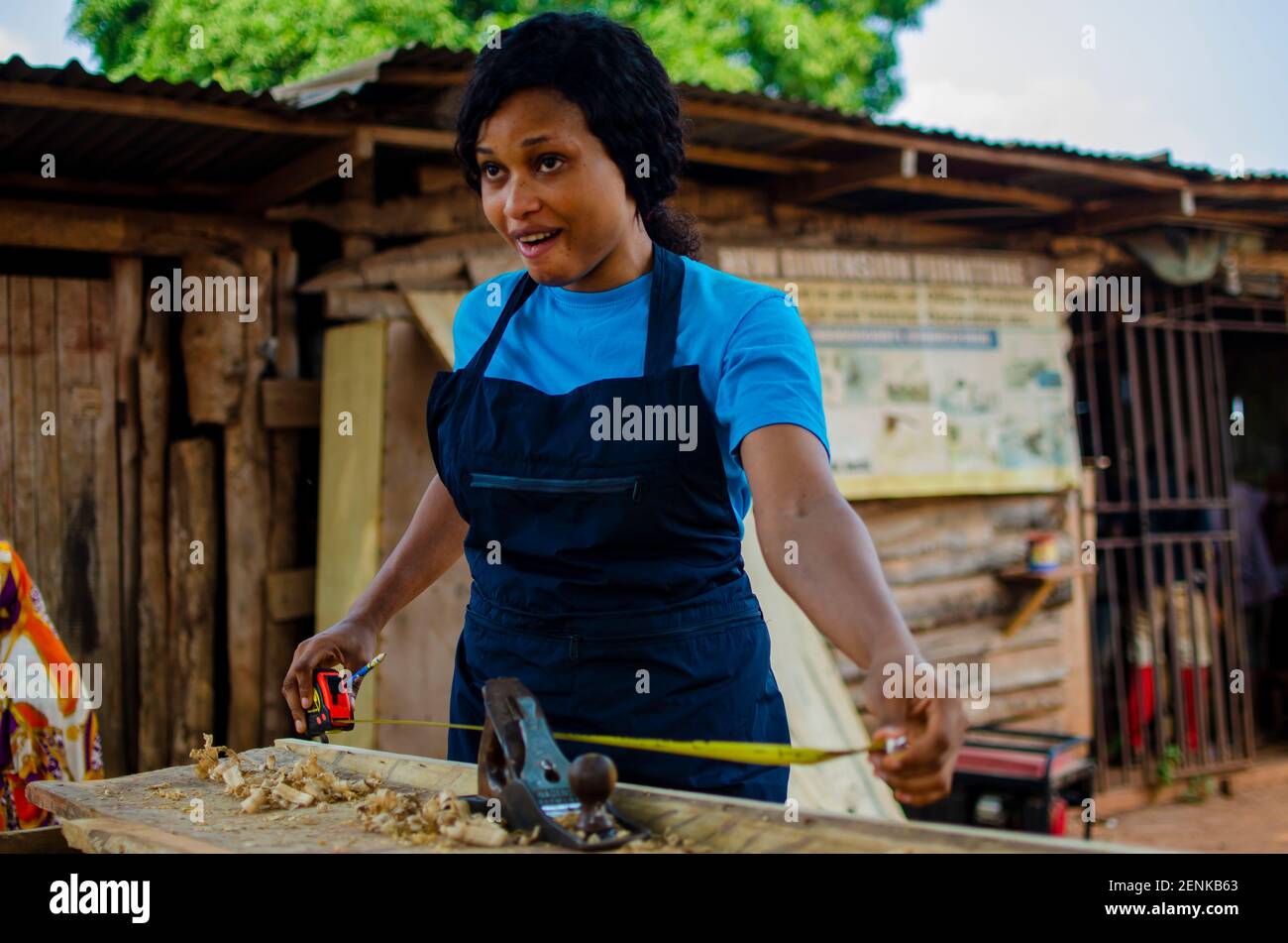 Female carpenter african hi-res stock photography and images - Alamy