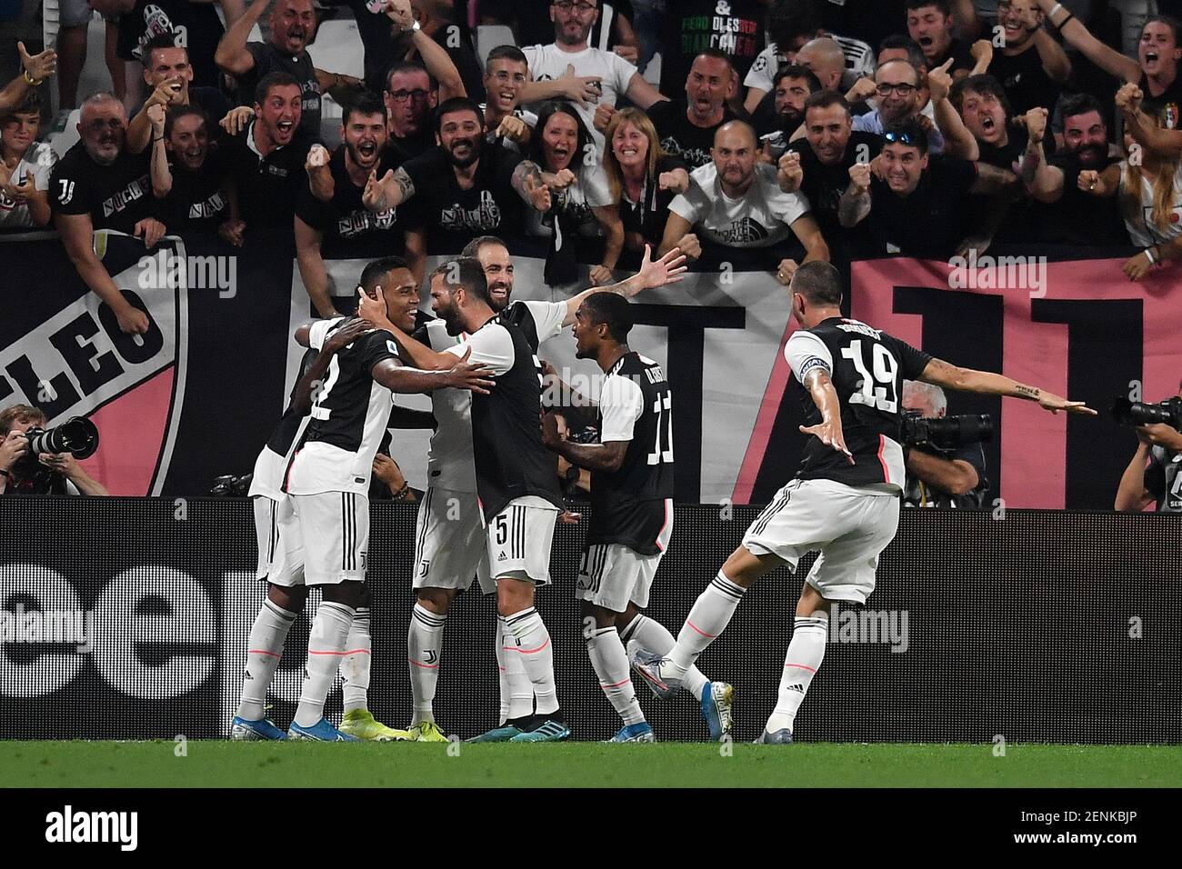 Gonzalo Higuain of Juventus celebrates with team mates after scoring ...