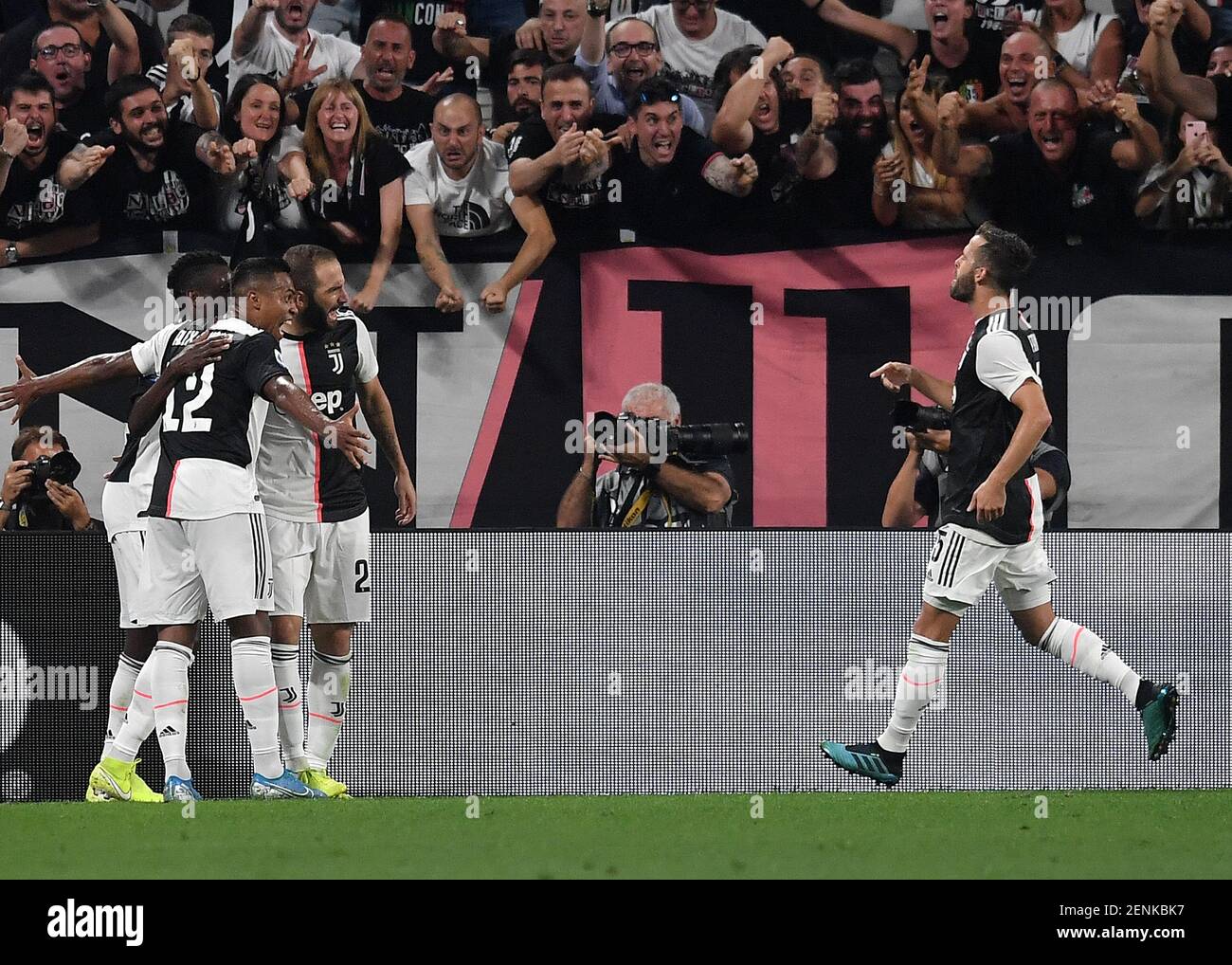 Gonzalo Higuain of Juventus celebrates with team mates after scoring ...