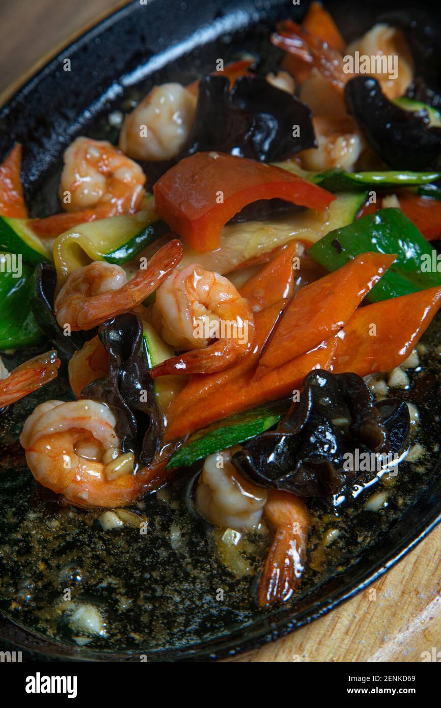 Grilled prawns with vegetables. Oriental style Stock Photo - Alamy