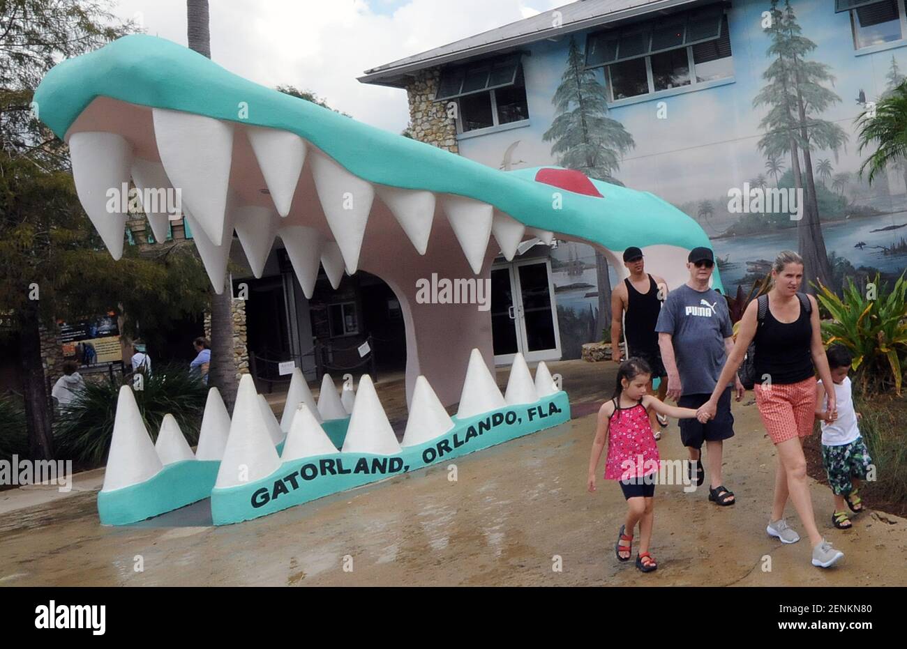 People leave Gatorland following a rain shower as Hurricane Dorian ...