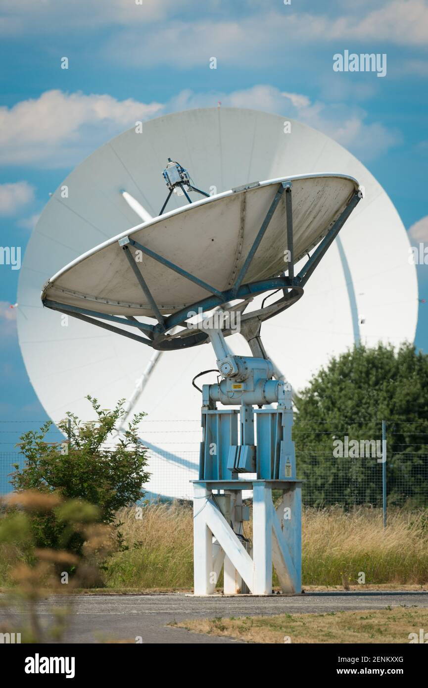 25m antenna hi-res stock photography and images - Alamy