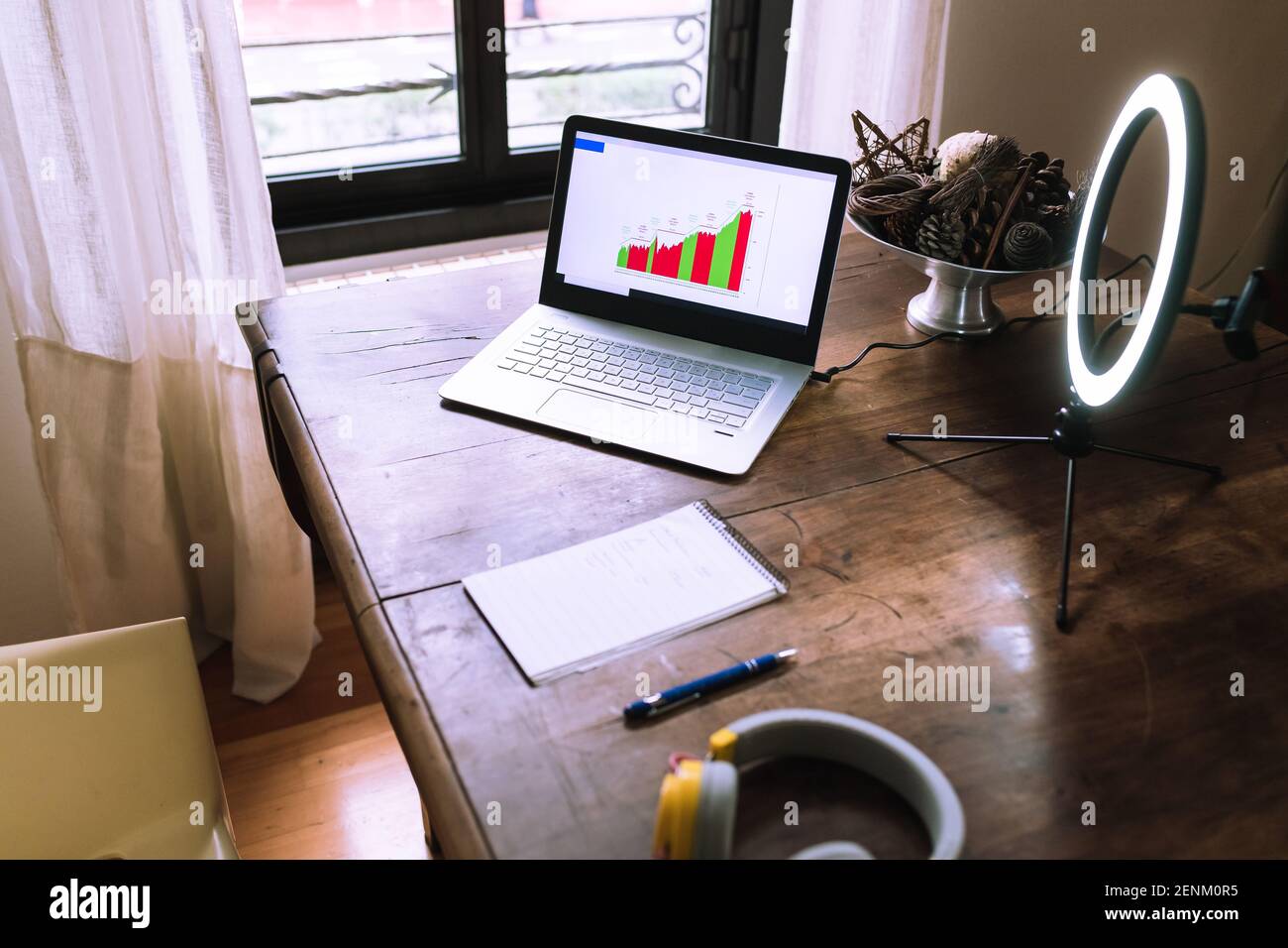 Working set up hi-res stock photography and images - Alamy