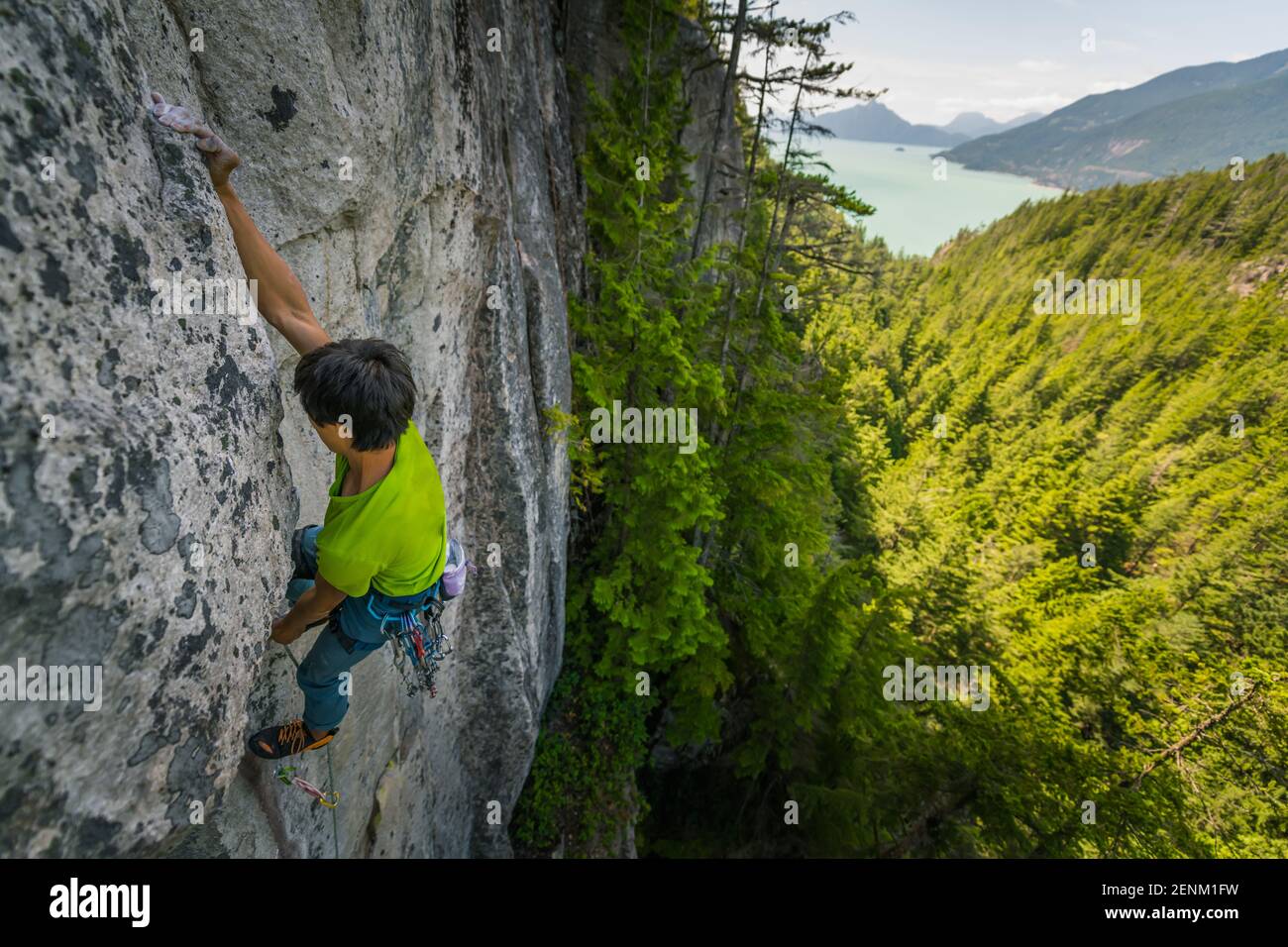 Rock climbing one person men only climbing hi-res stock photography and ...