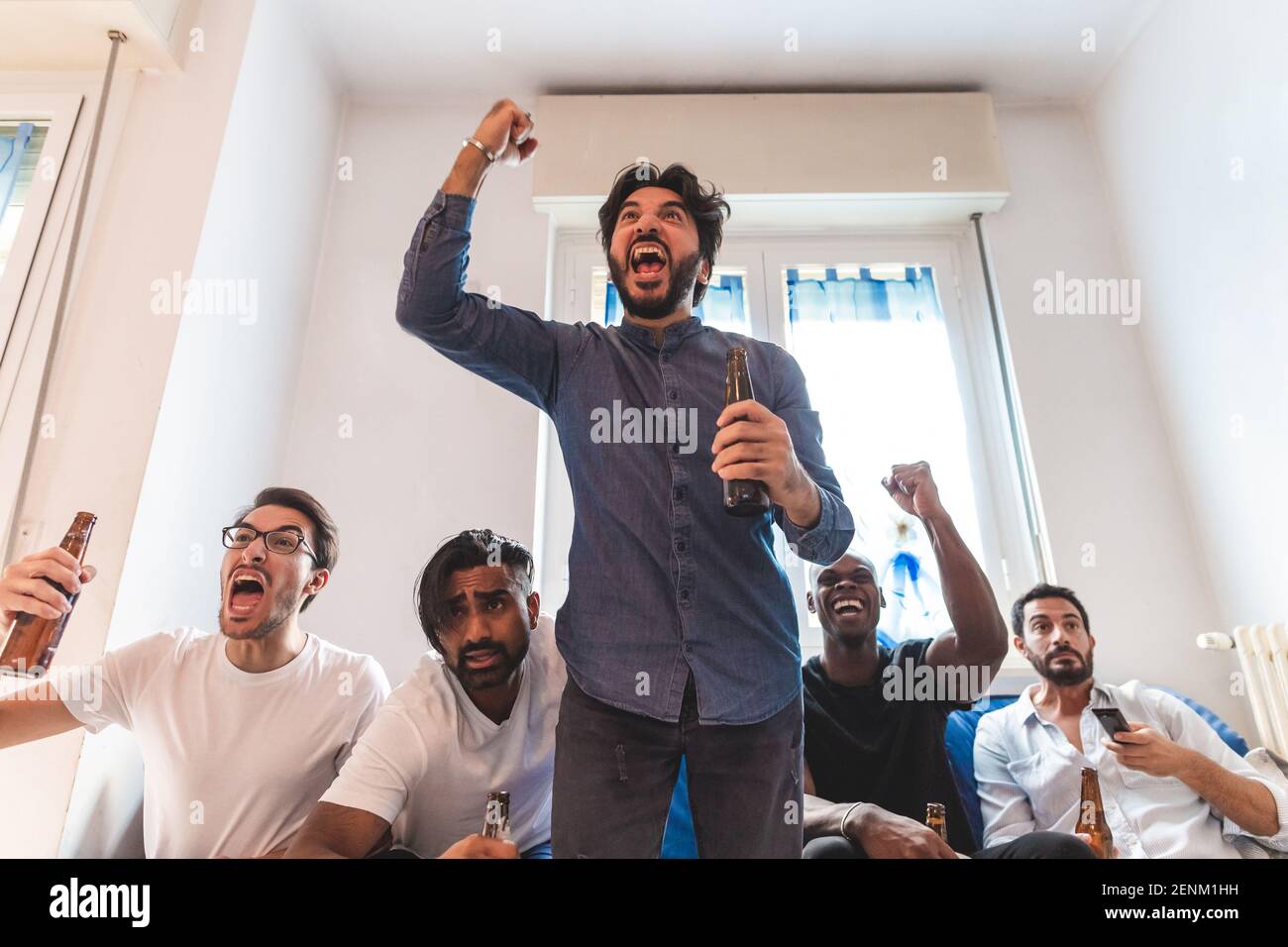 Men watching sport on tv, cheering Stock Photo - Alamy