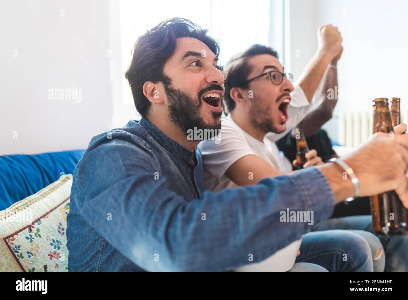 Men cheering, watching sport on tv Stock Photo - Alamy