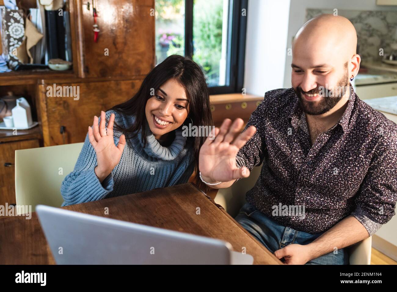 Couple on laptop video hi-res stock photography and images - Alamy
