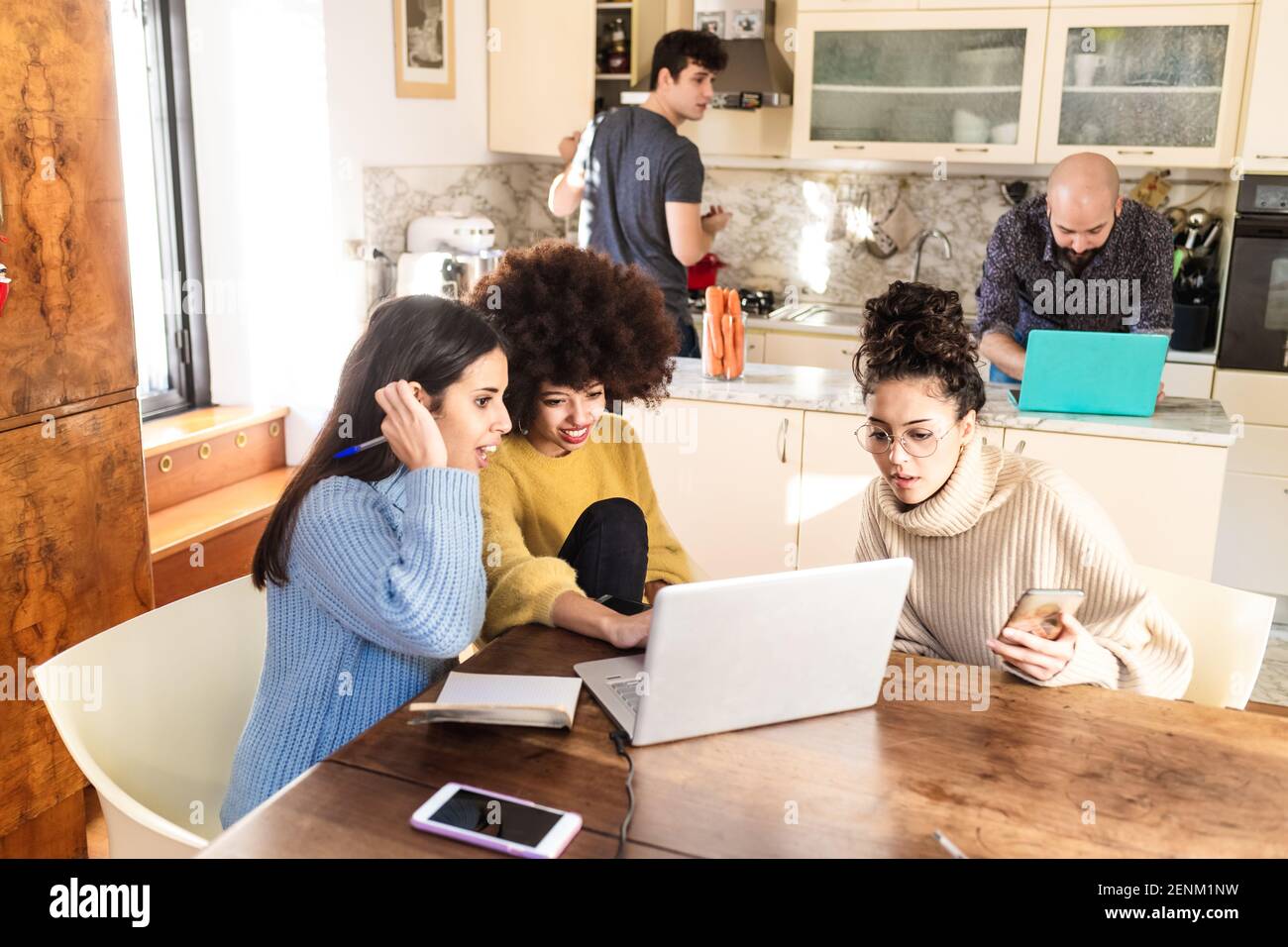 Housemates hi-res stock photography and images - Alamy