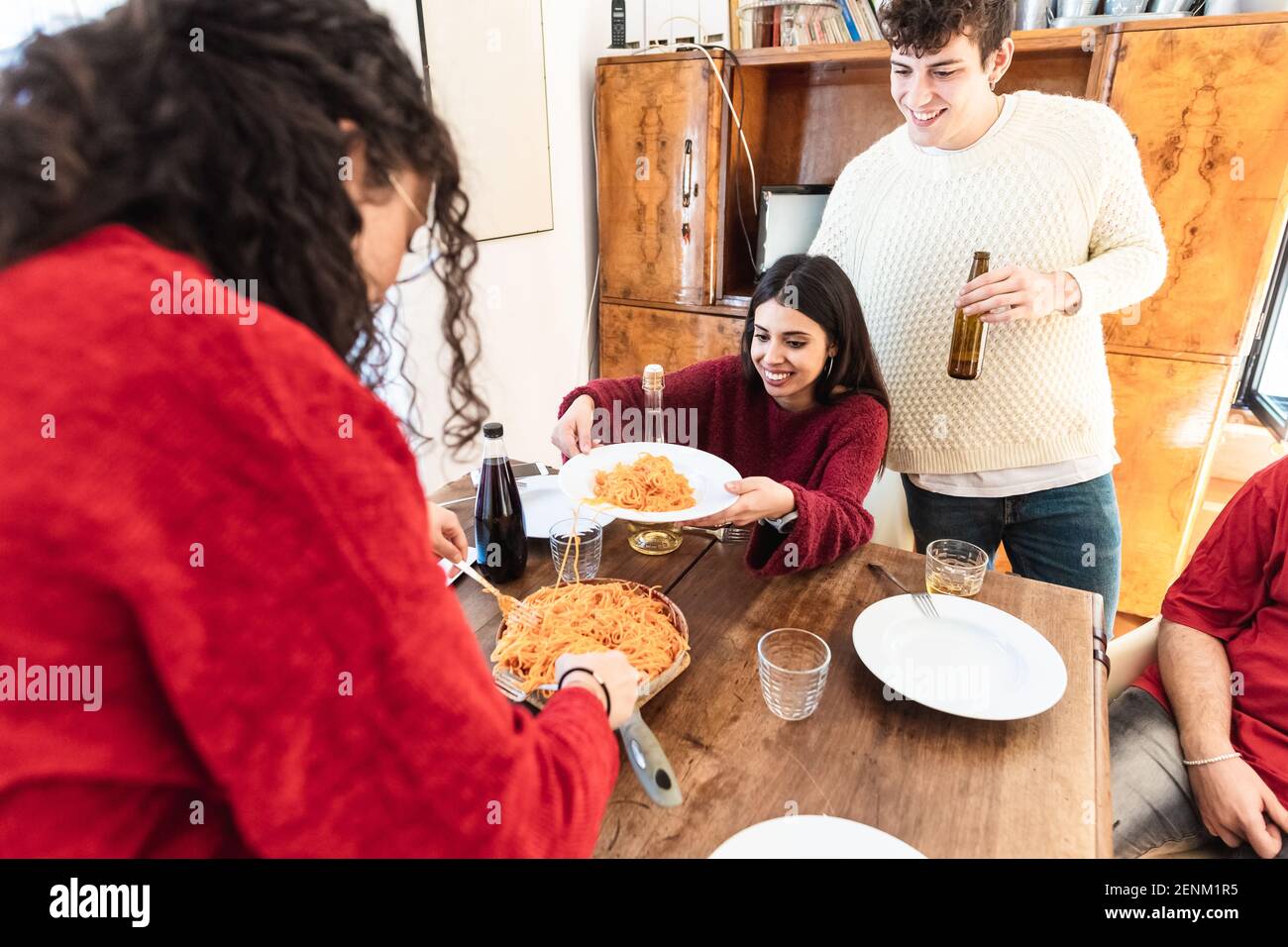 Friends sharing meal hi-res stock photography and images - Alamy