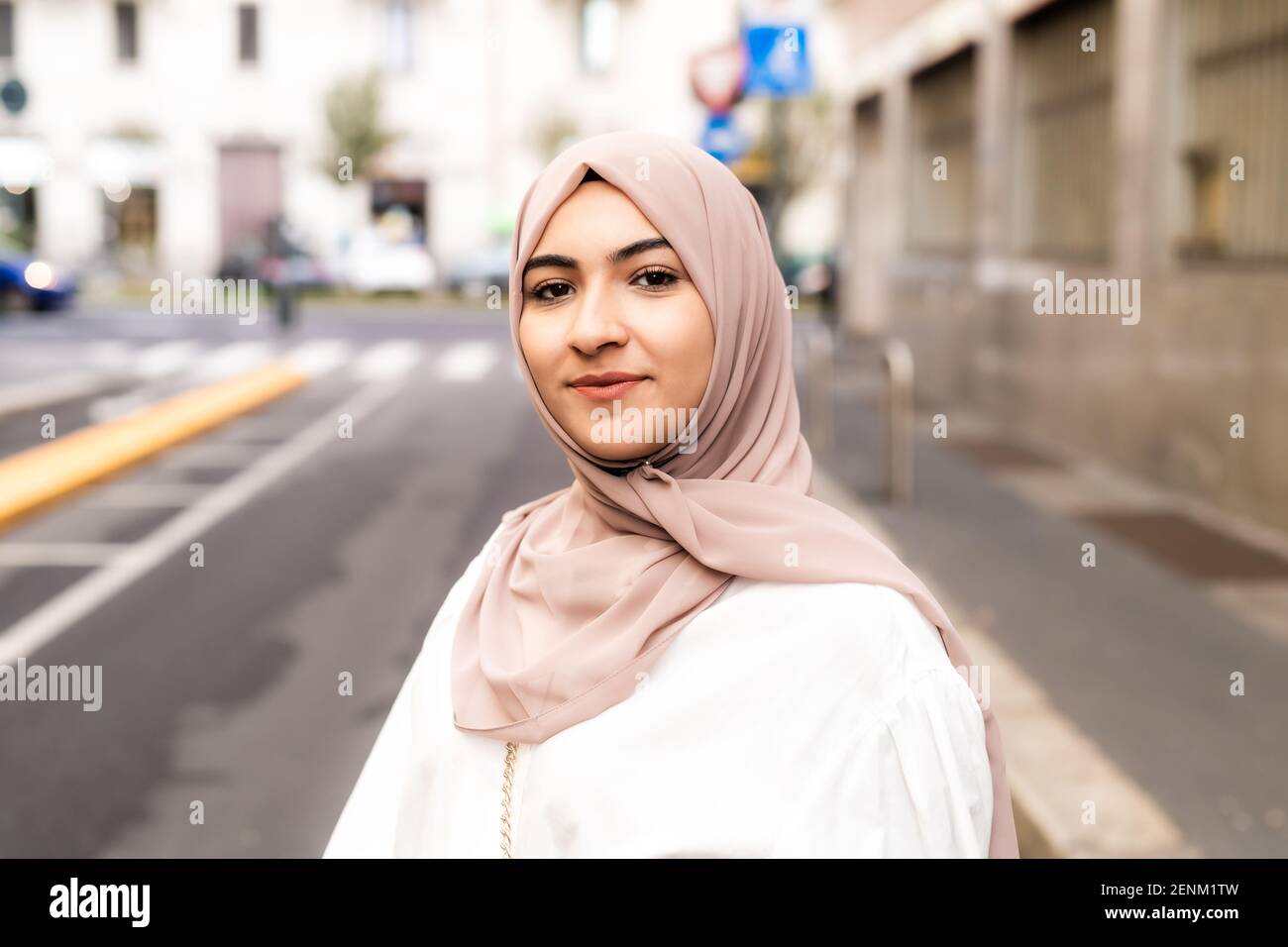 Street portrait of young woman wearing hijab Stock Photo - Alamy