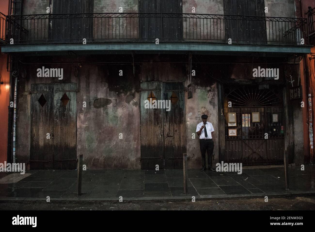 Intimate jazz club setting hi-res stock photography and images - Alamy