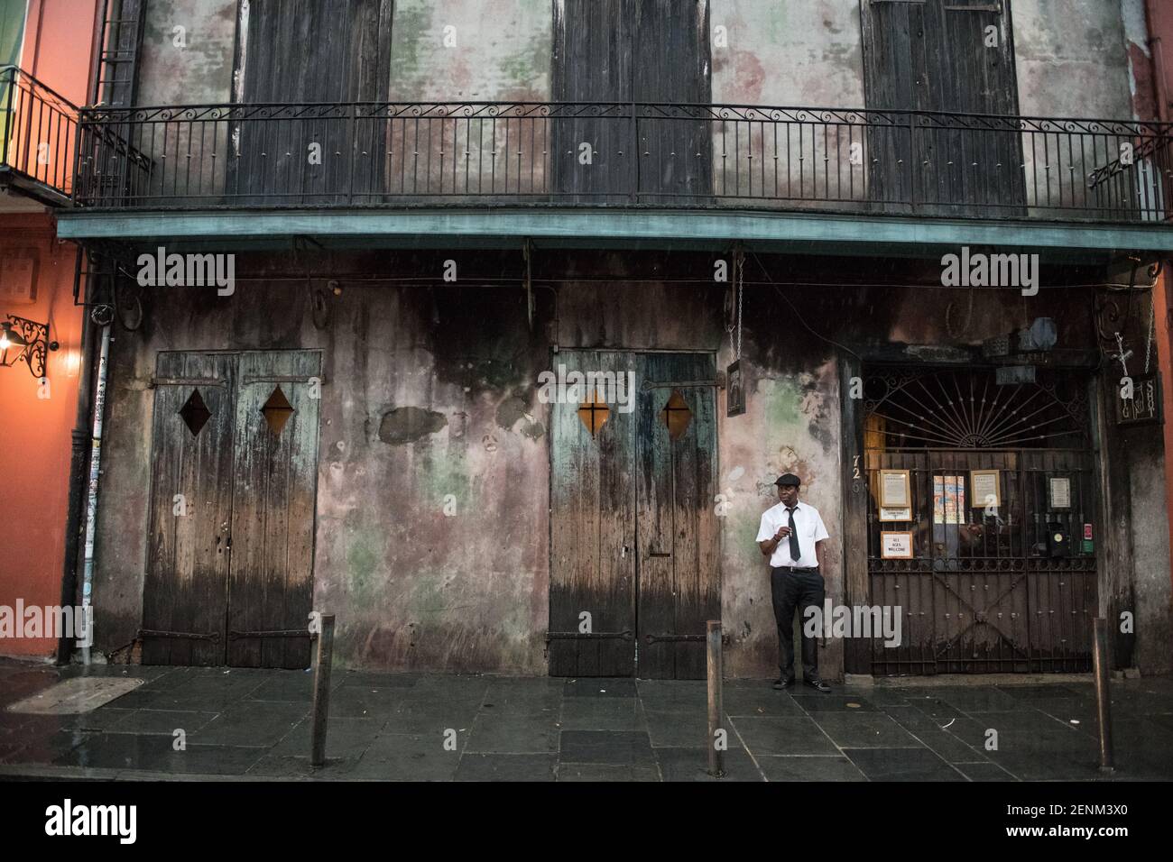 Intimate jazz club setting hi-res stock photography and images - Alamy