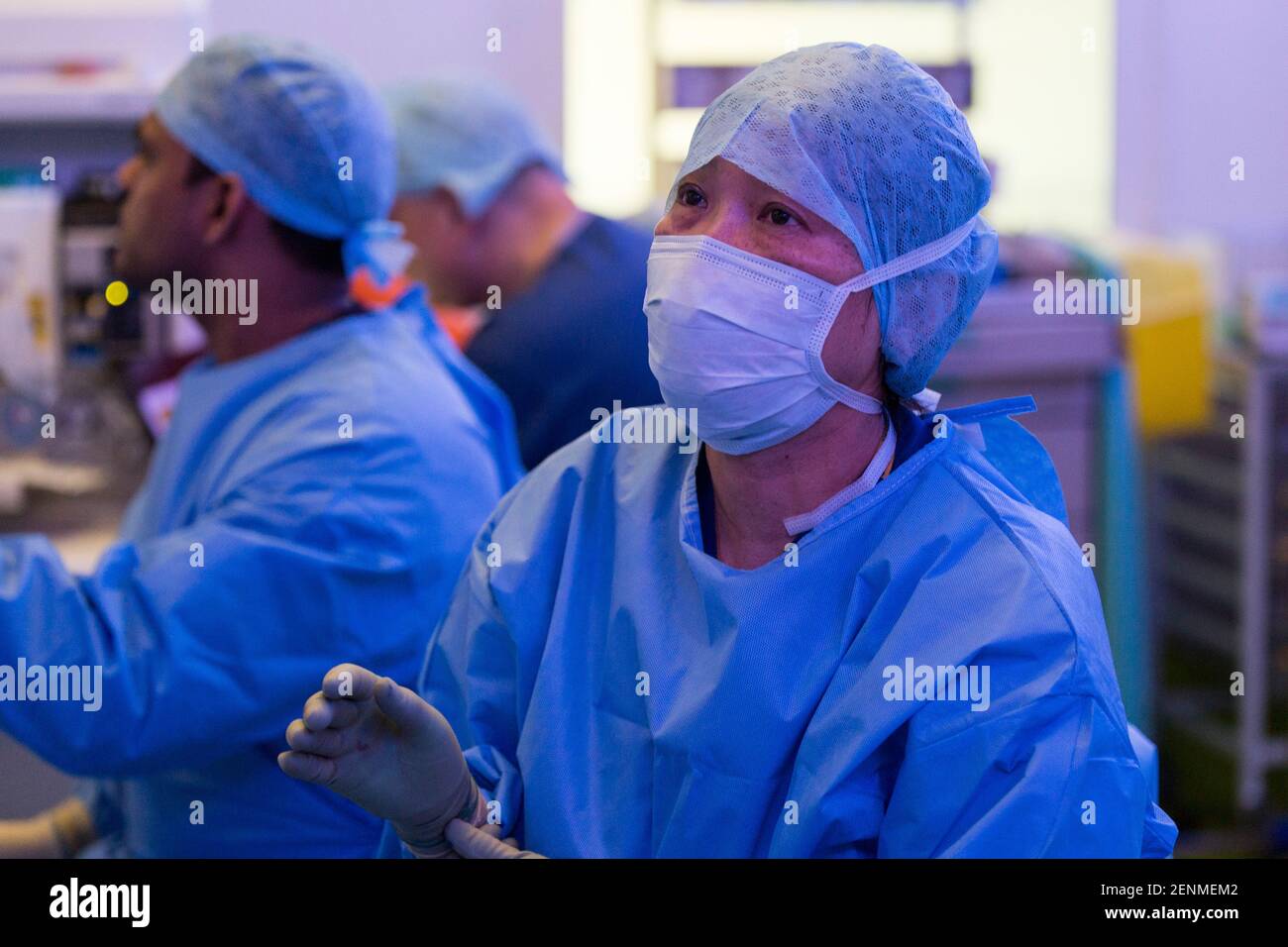 Doctors & Surgeons perform operation Stock Photo - Alamy