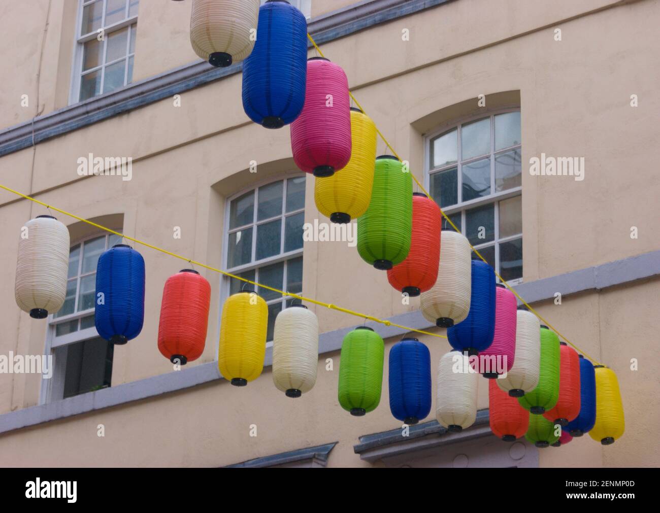 Chinese paper lanterns hi-res stock photography and images - Alamy