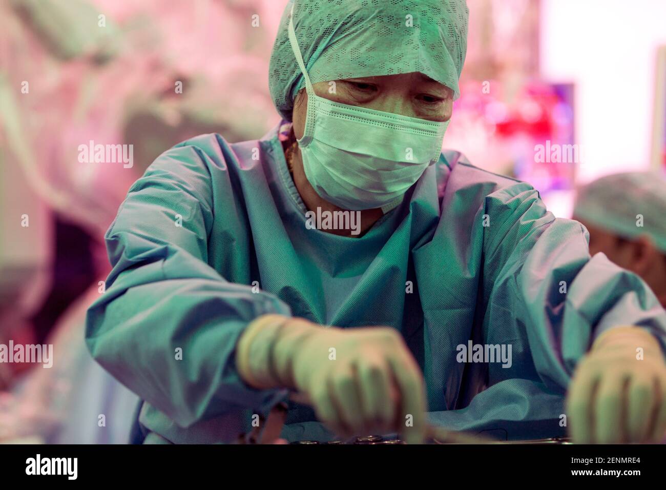 Doctors & Surgeons perform operation Stock Photo - Alamy