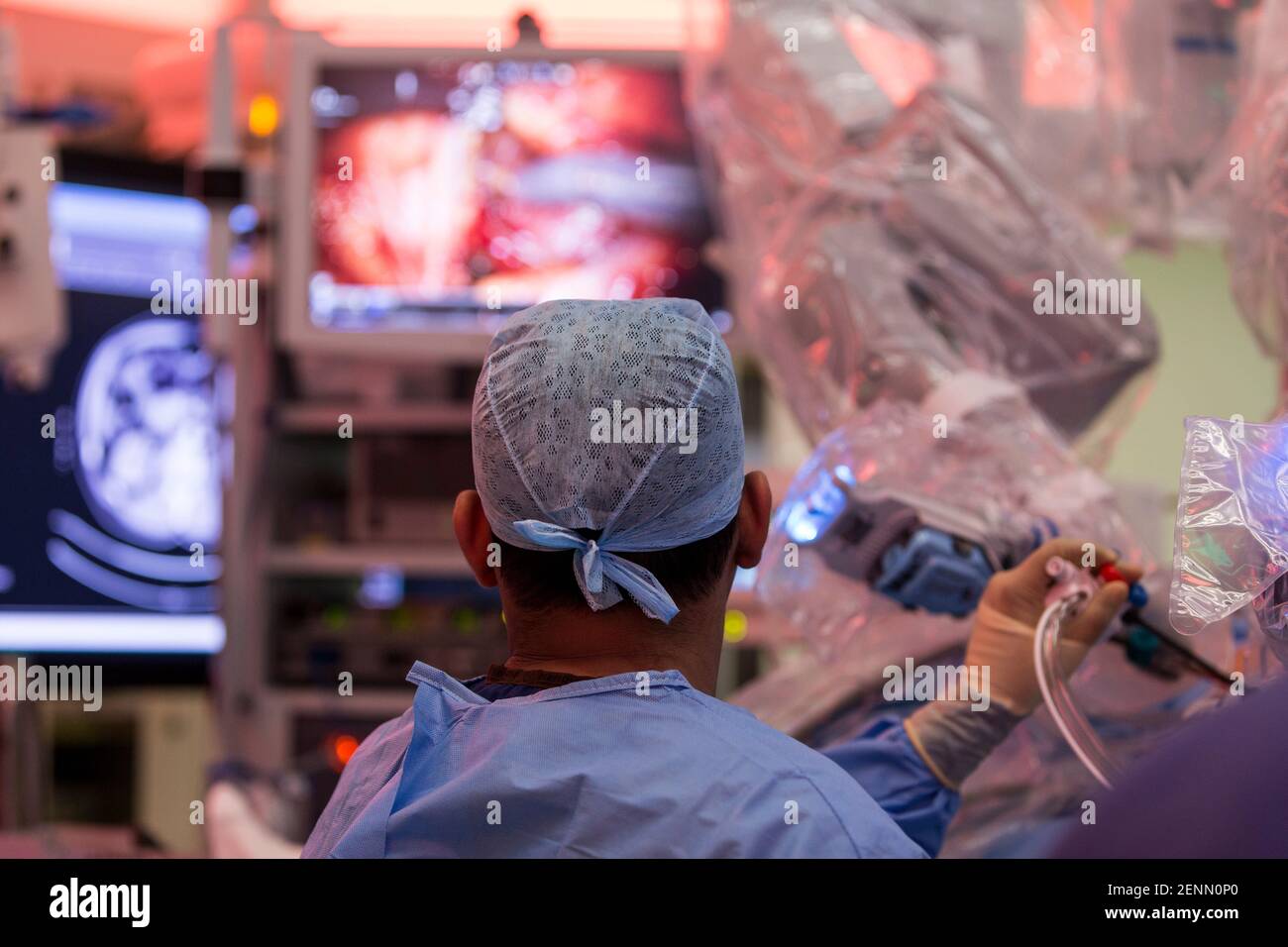 Surgeons perform an operation in an nhs hospital hi-res stock ...