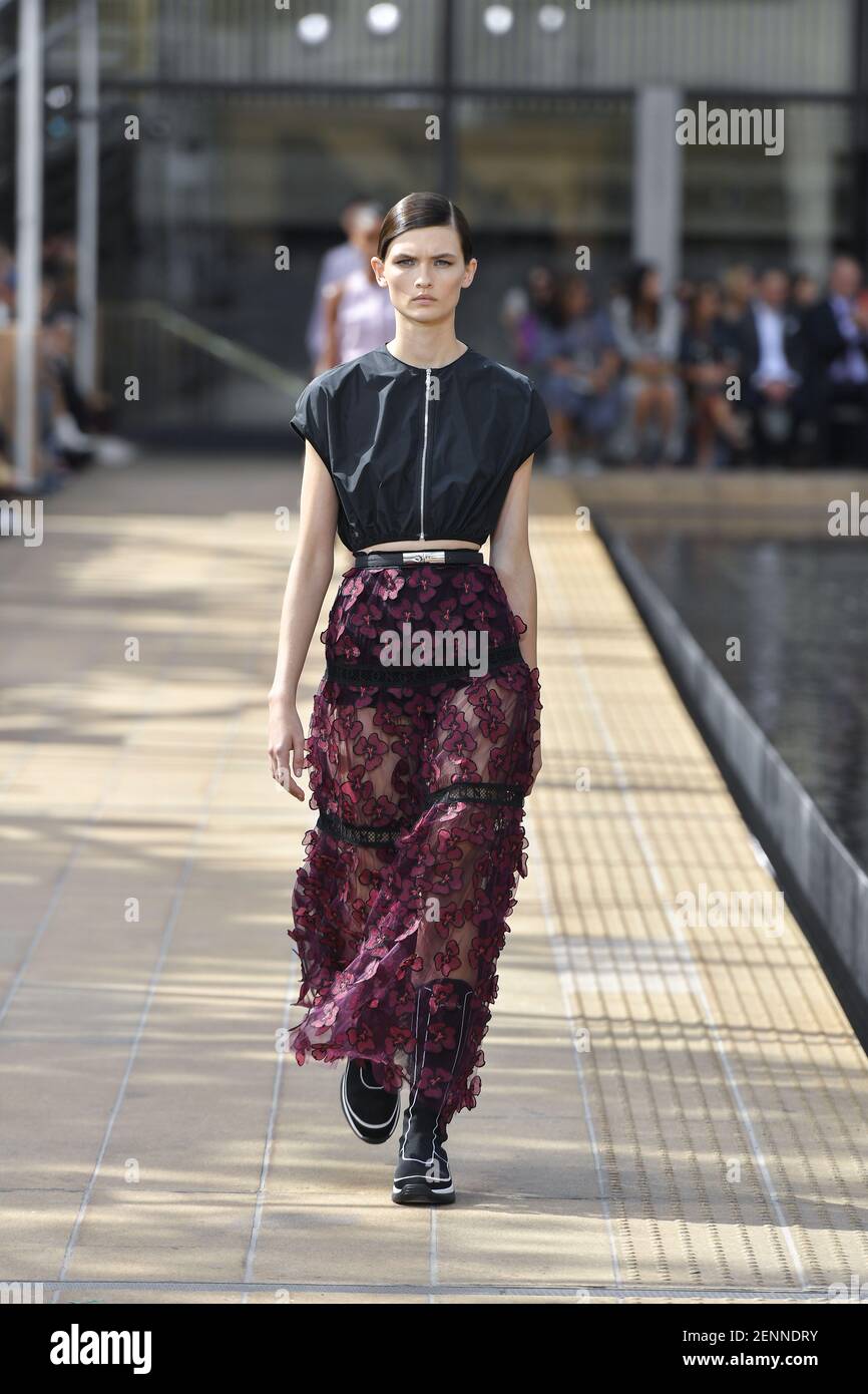 Model Lara Mullen walking on the runway during the Longchamp Fashion ...
