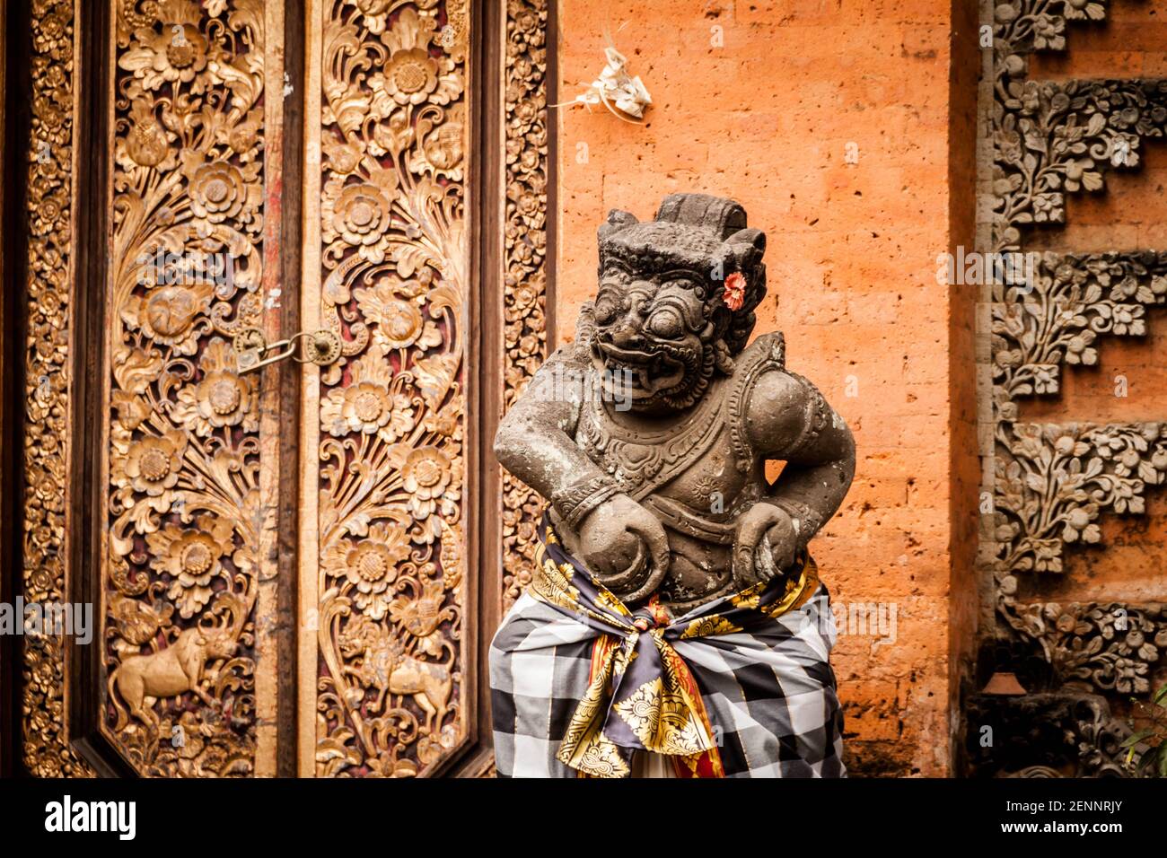 Dragon statue (dvarapala) at the Saraswati Temple in Ubud, Bali Stock ...