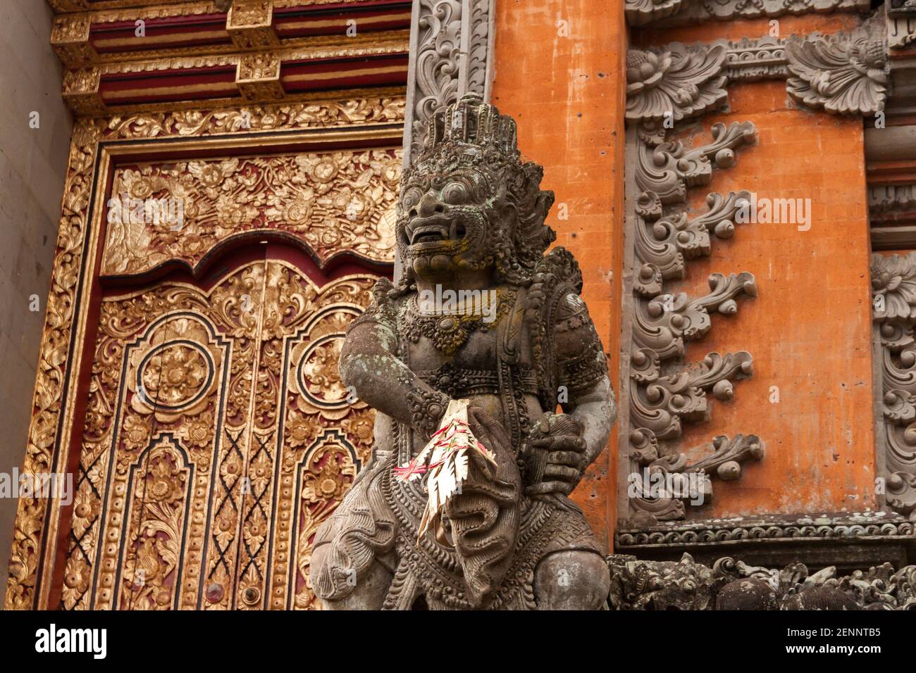 Gate guardian statue at Ubud Palace (Saraswati TempleI) in Bali Stock ...