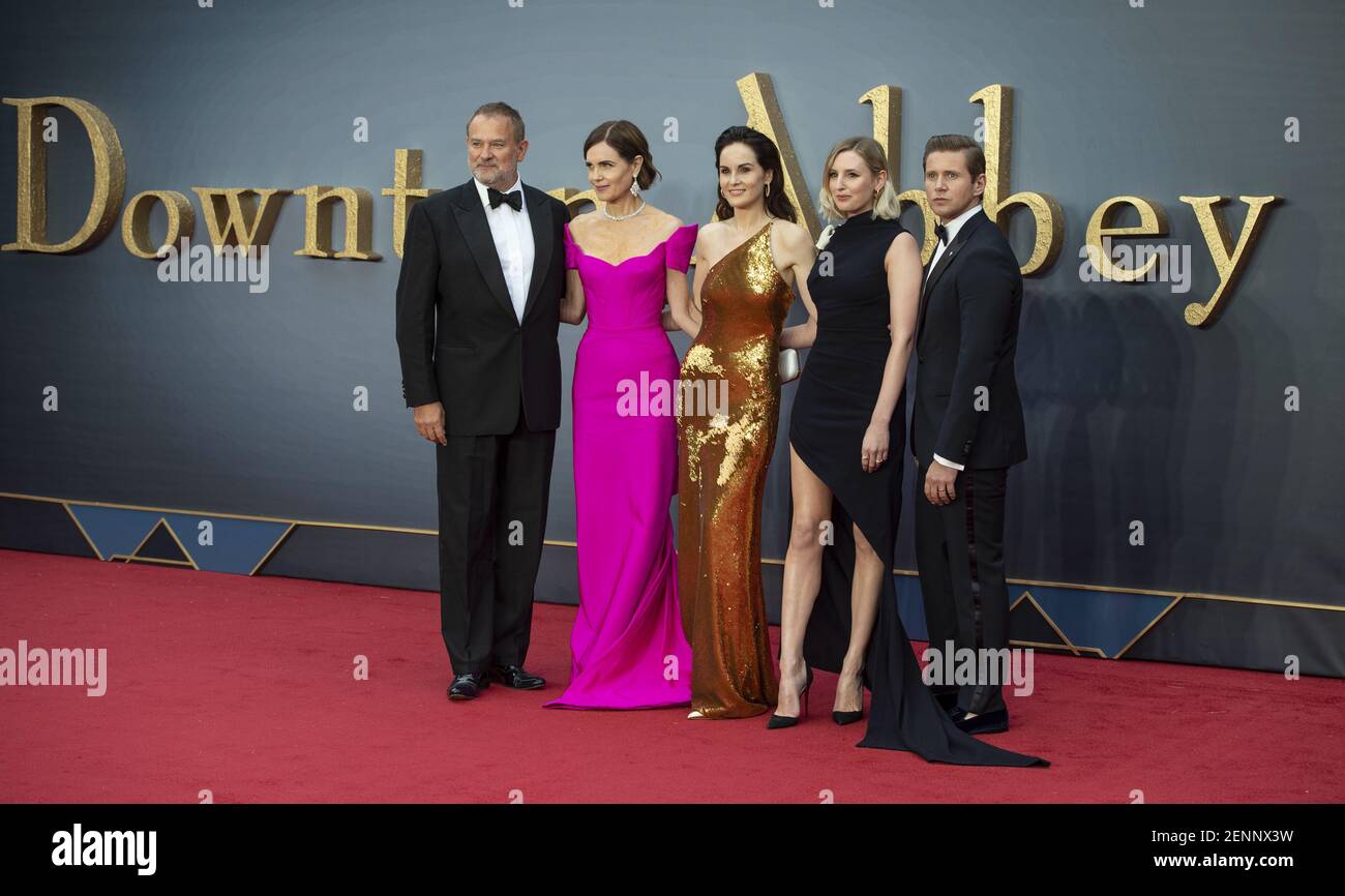 Hugh Bonneville, Elizabeth McGovern, Michelle Dockery, Laura Carmichael ...