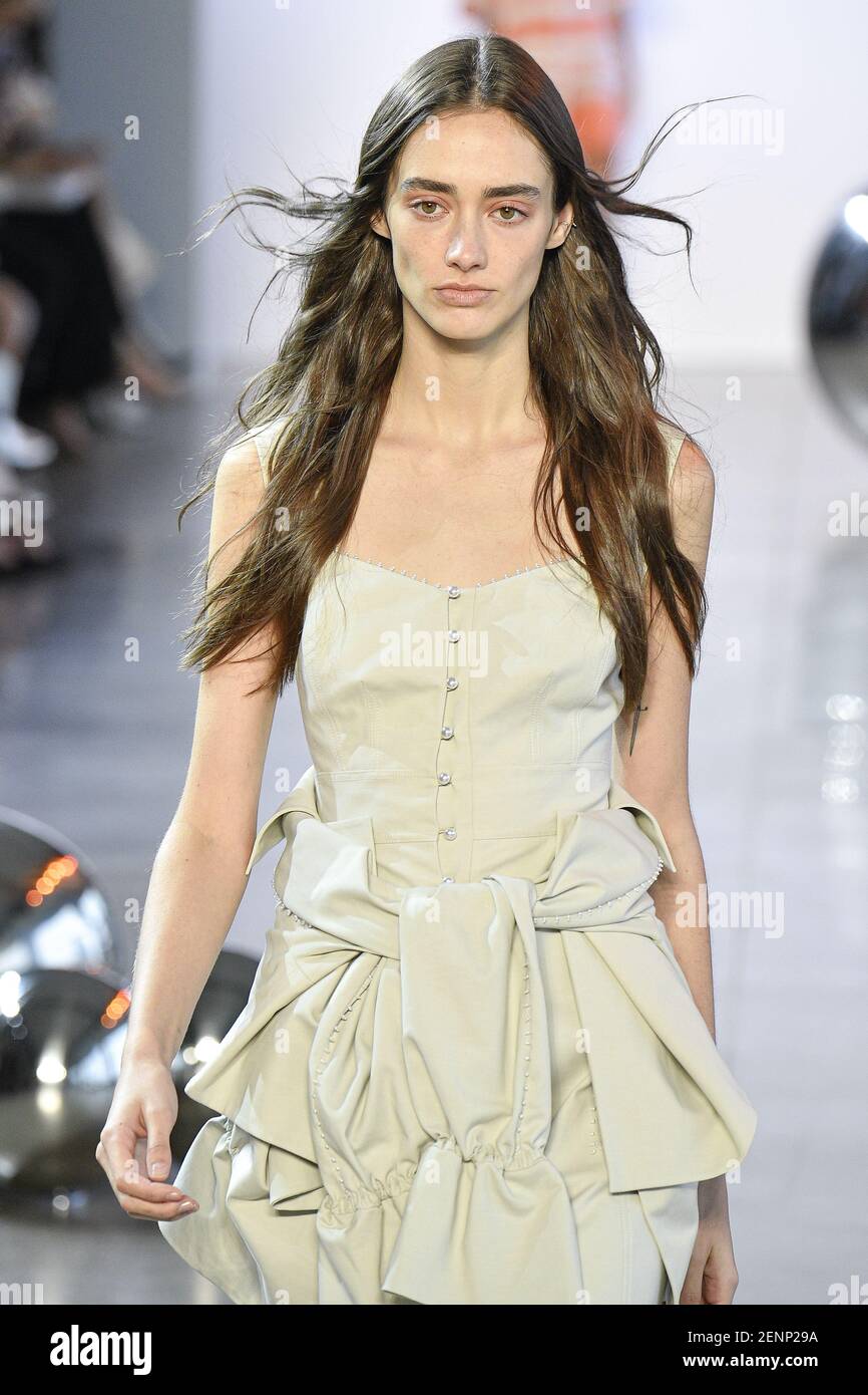 Model Amanda Googe walking on the runway Noon by Noor Fashion Show ...