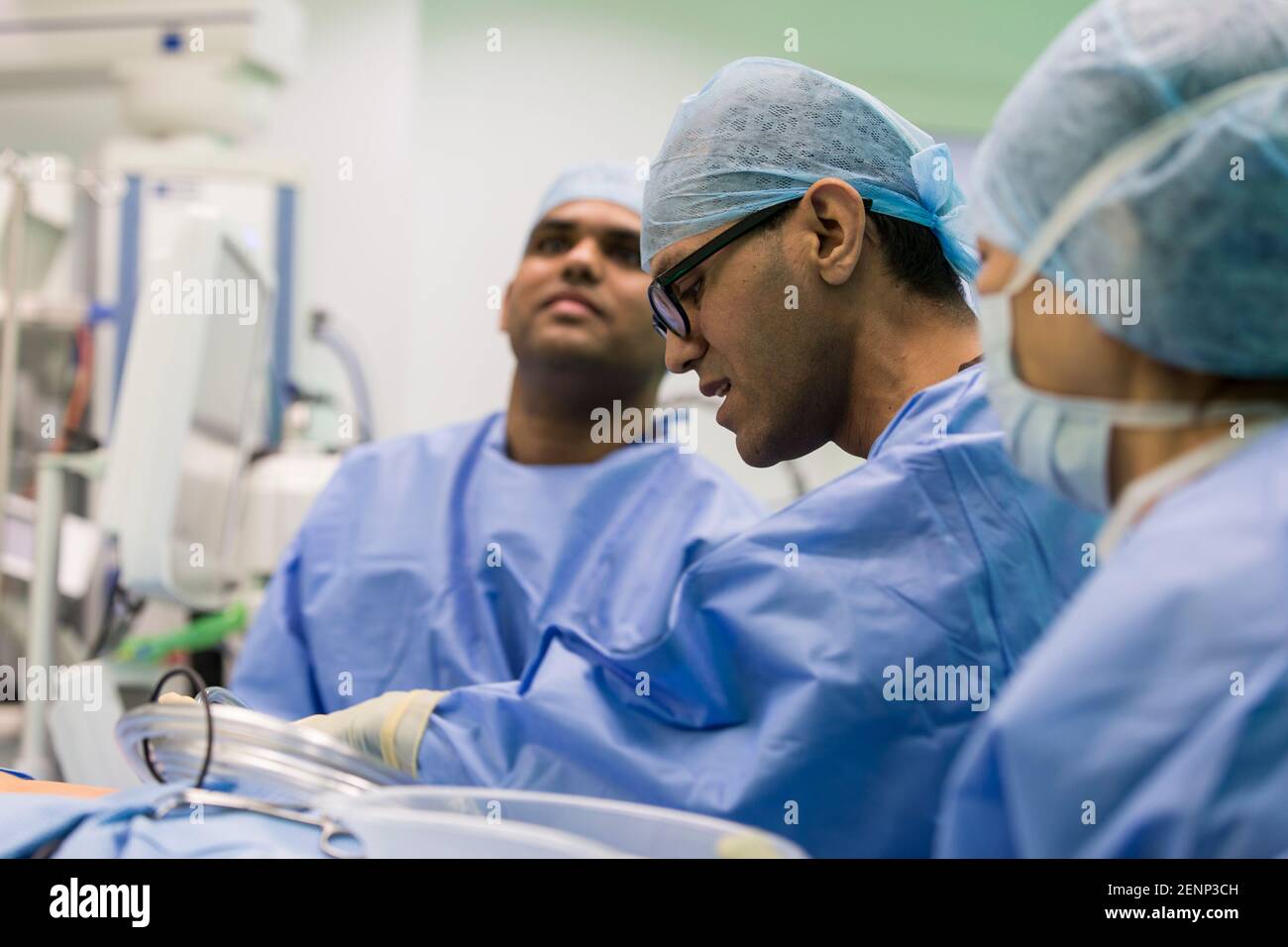 Doctors & Surgeons perform operation Stock Photo - Alamy