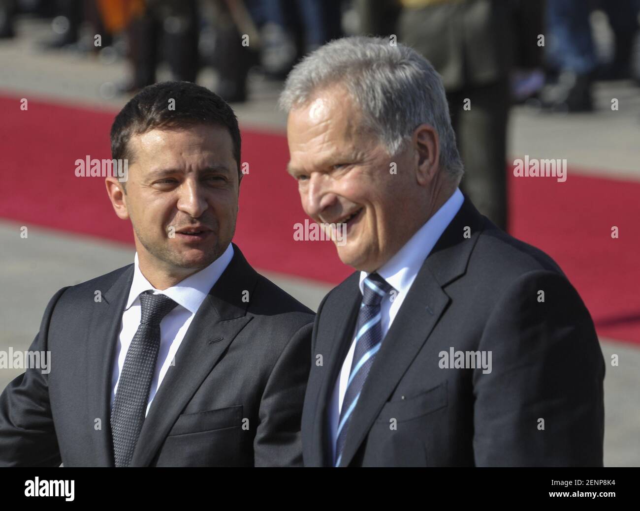 Ukrainian President Volodymyr Zelensky (R) and President of the ...