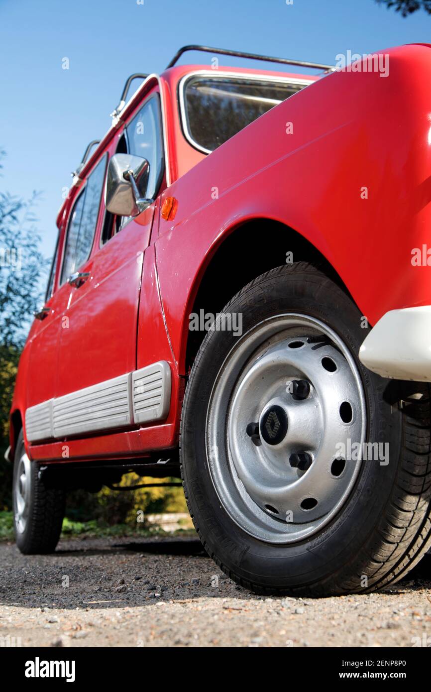 1984 Renault 4 GTL French small car Stock Photo - Alamy