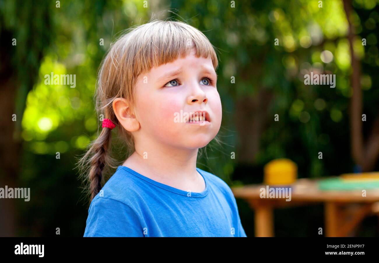 Child with concerned face hi-res stock photography and images - Alamy