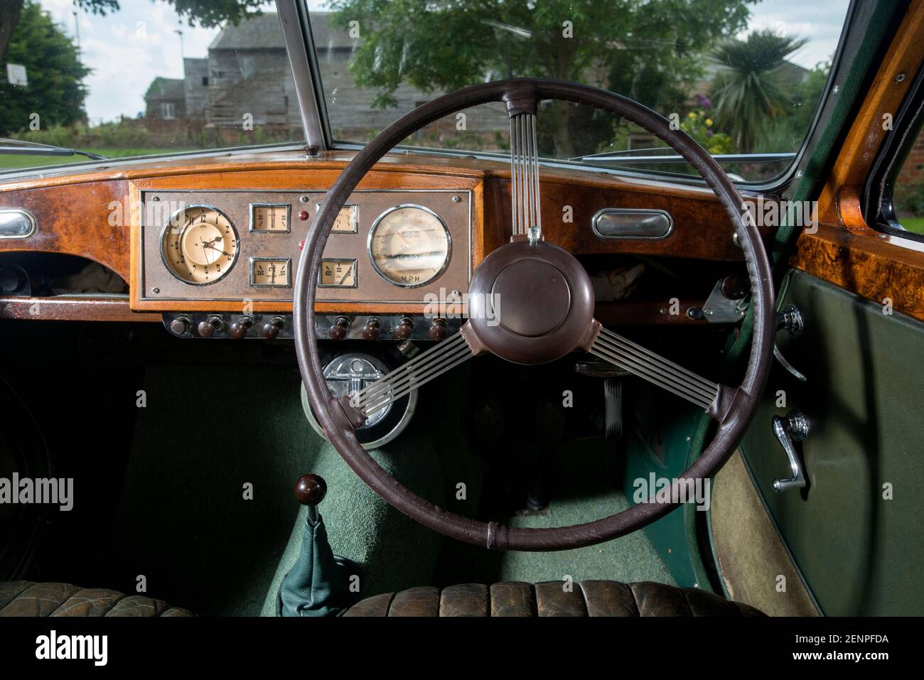 Dashboard classic 1950s british car hi-res stock photography and images ...