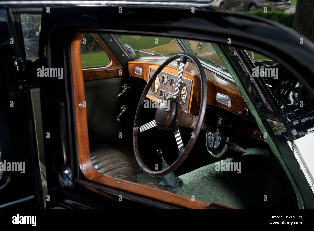 Dashboard classic 1950s british car hi-res stock photography and images ...