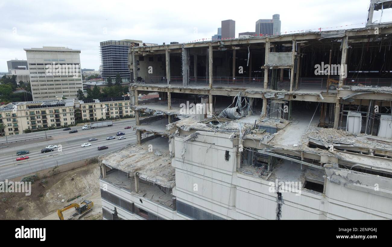 Tear down building hi-res stock photography and images - Alamy