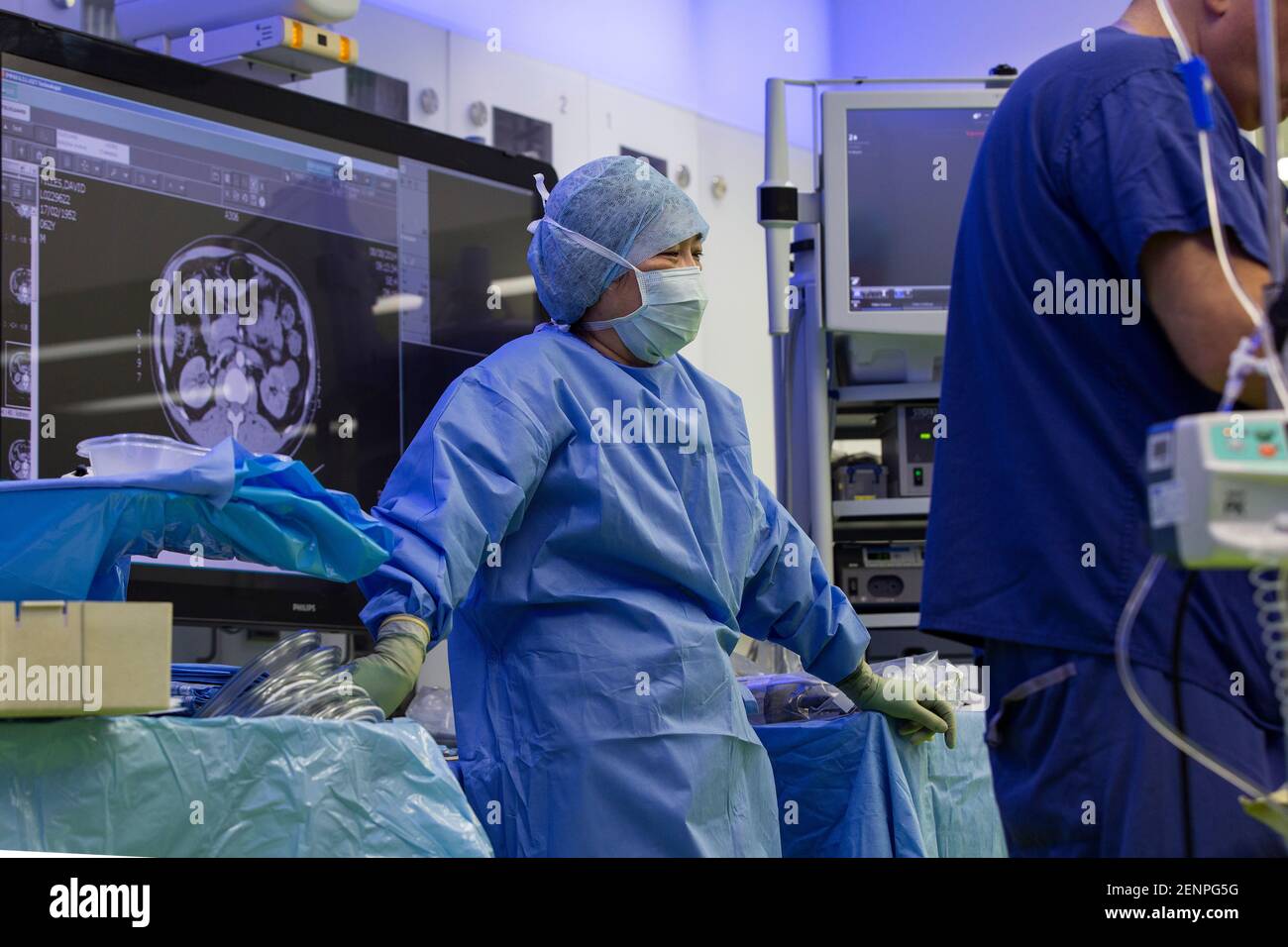 Doctors & Surgeons perform operation Stock Photo - Alamy