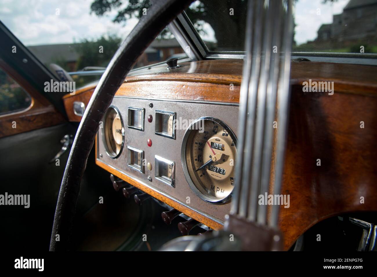 Dashboard classic 1950s british car hi-res stock photography and images ...