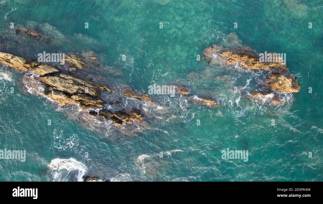 Aerial view sea rocks turquoise hi-res stock photography and images - Alamy
