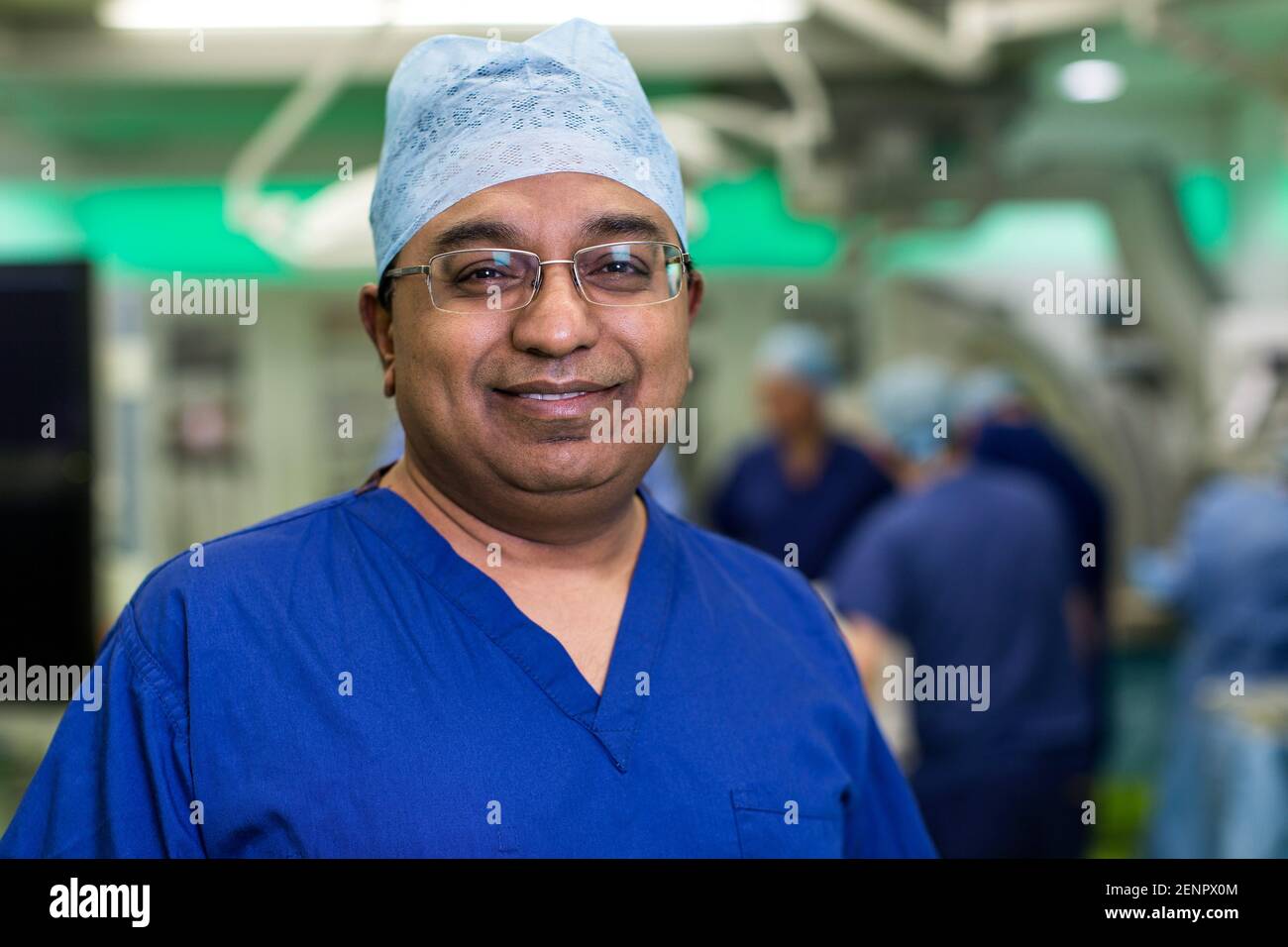 Doctors & Surgeons perform operation Stock Photo - Alamy