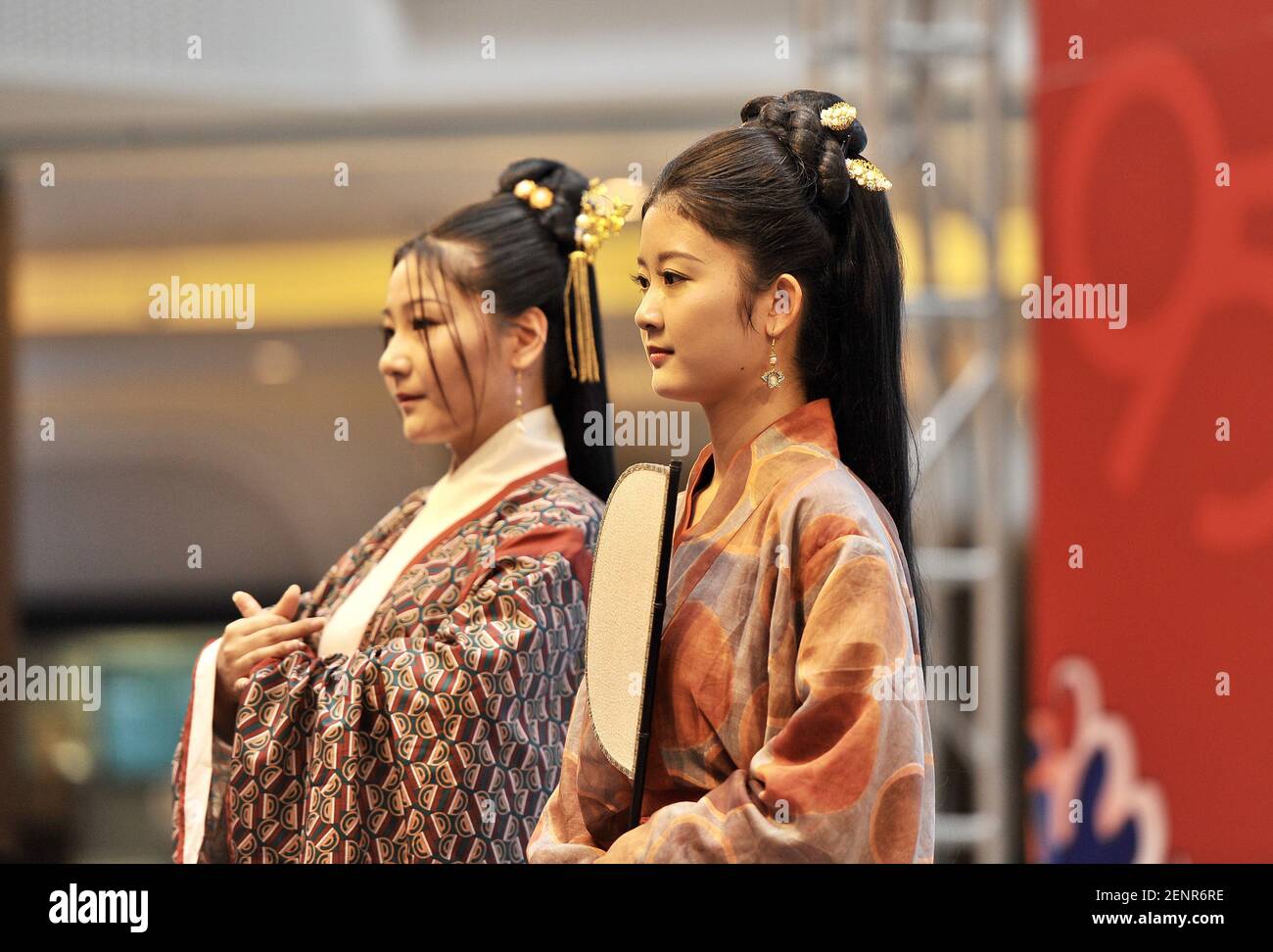 Beauties dressing in ancient Chinese clothes demonstrate and perform ...