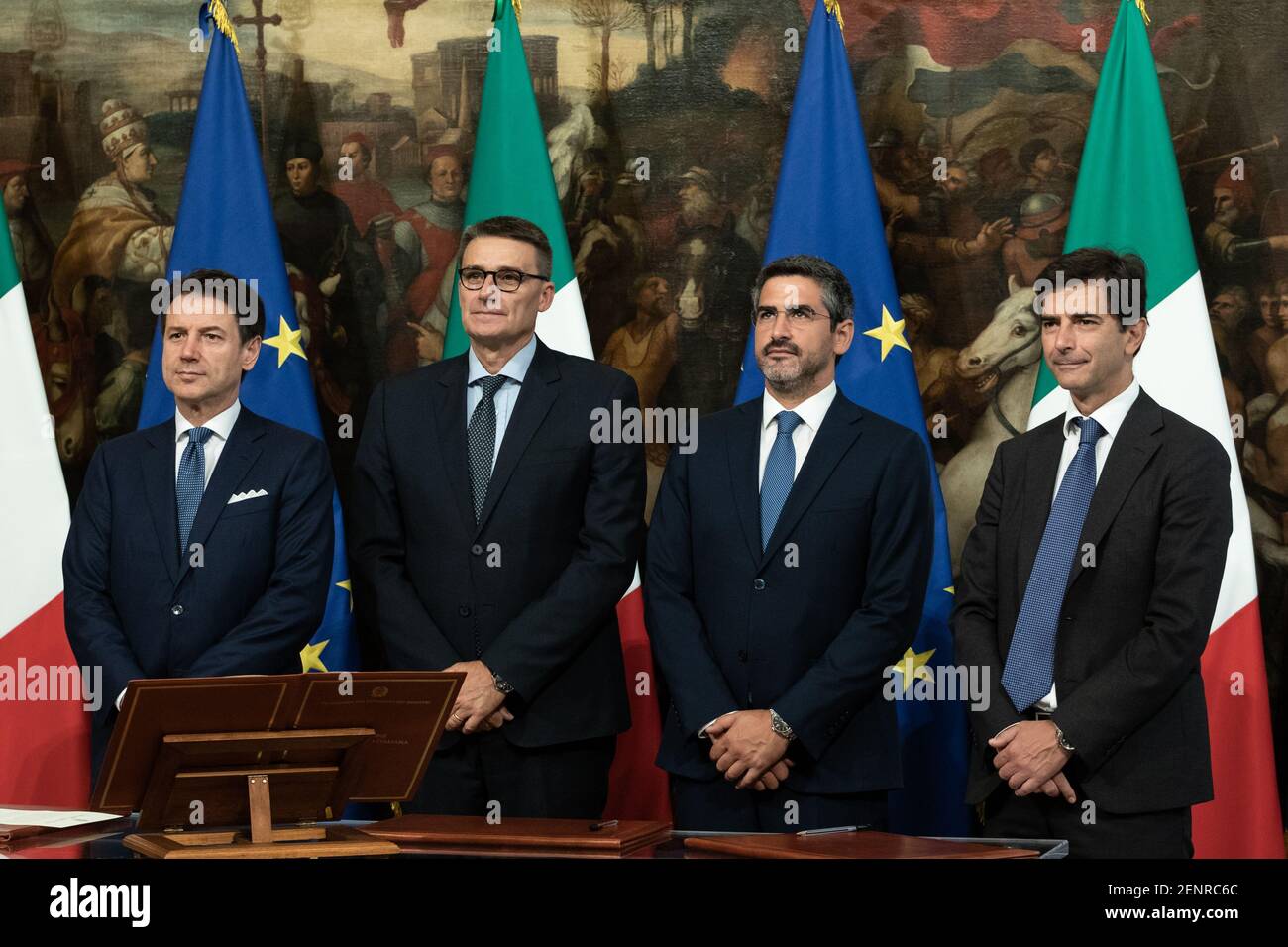 Prime Minister Giuseppe Conte (L), Roberto Morassut, Riccardo Fraccaro ...