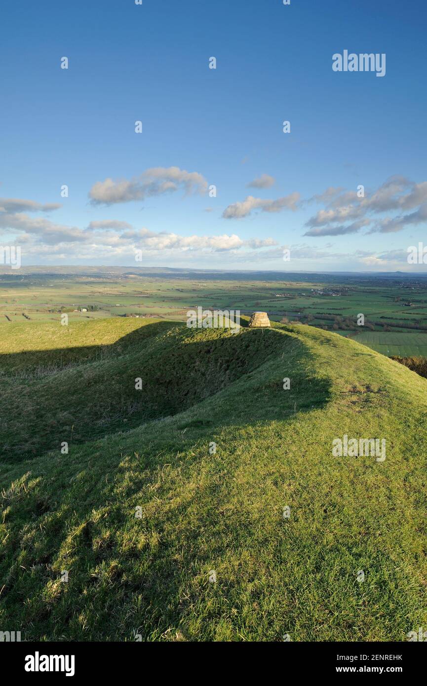 Undulating land atop Brent Knoll on the Somerset Levels, UK Stock Photo ...