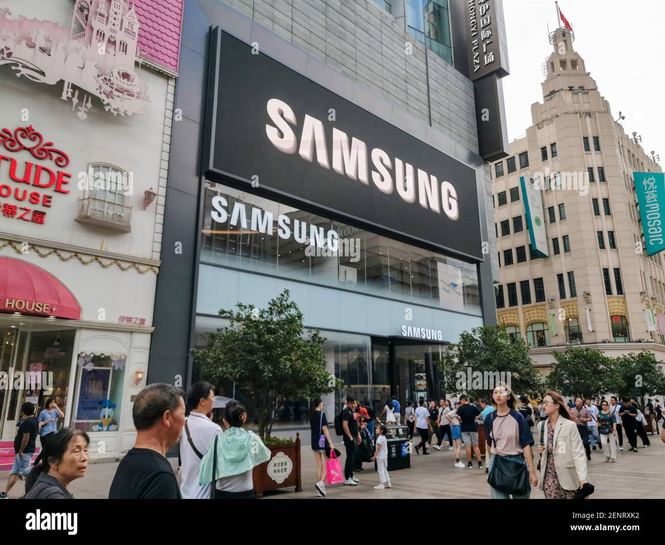 Outside view of the new Samsung experience store, in front of an Apple ...