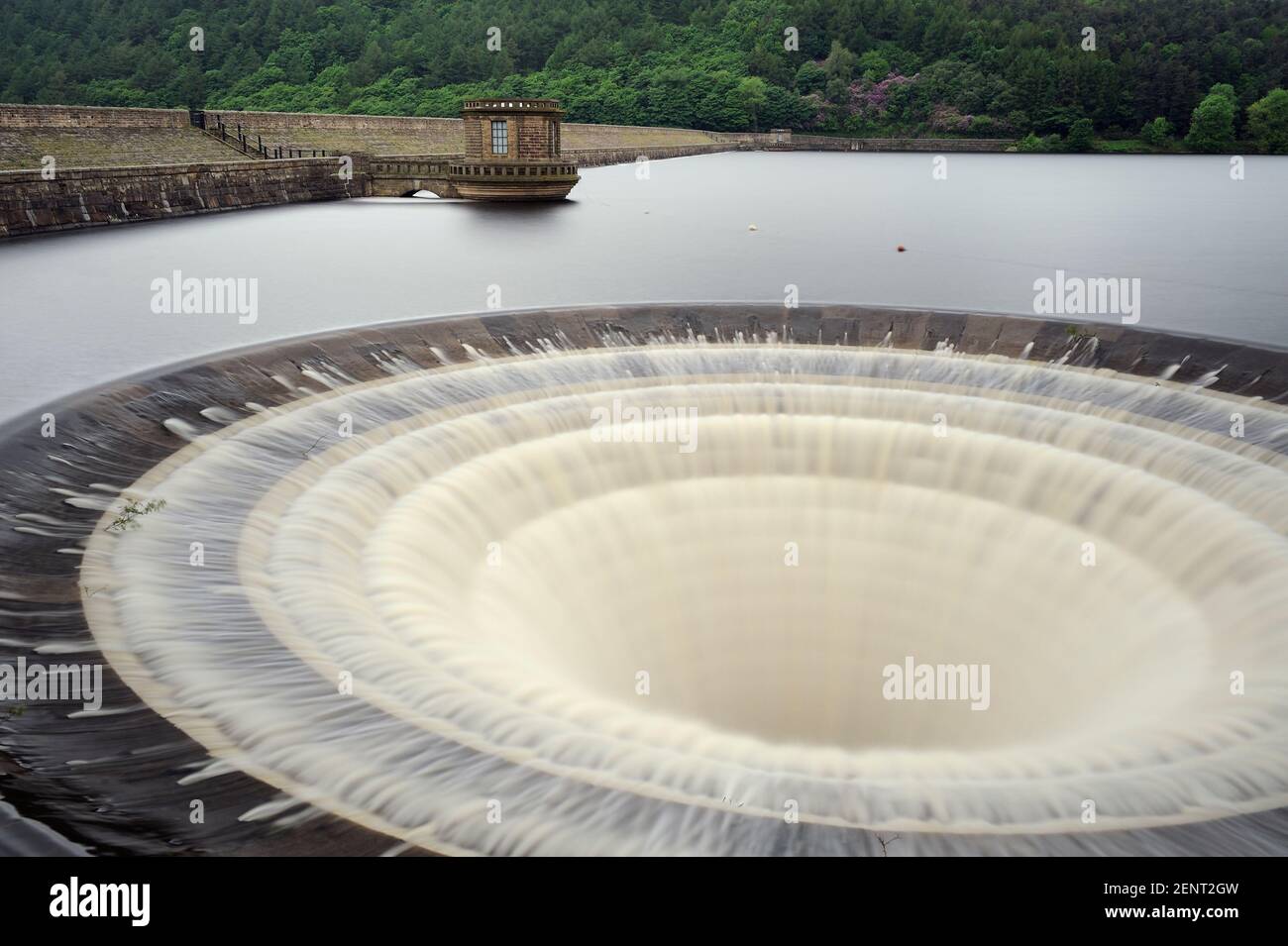 Overflow and pump house on Ladybower Reservoir in the Peak District, UK ...