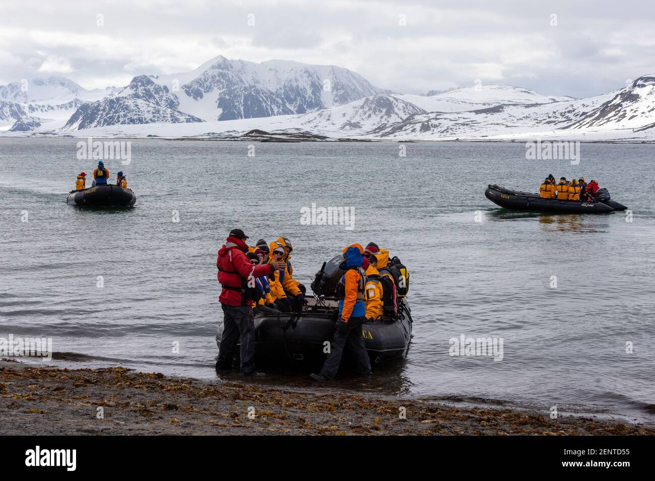 Tourist landing on a beach of Smeerenburg Fjord, Amsterdamoya ...