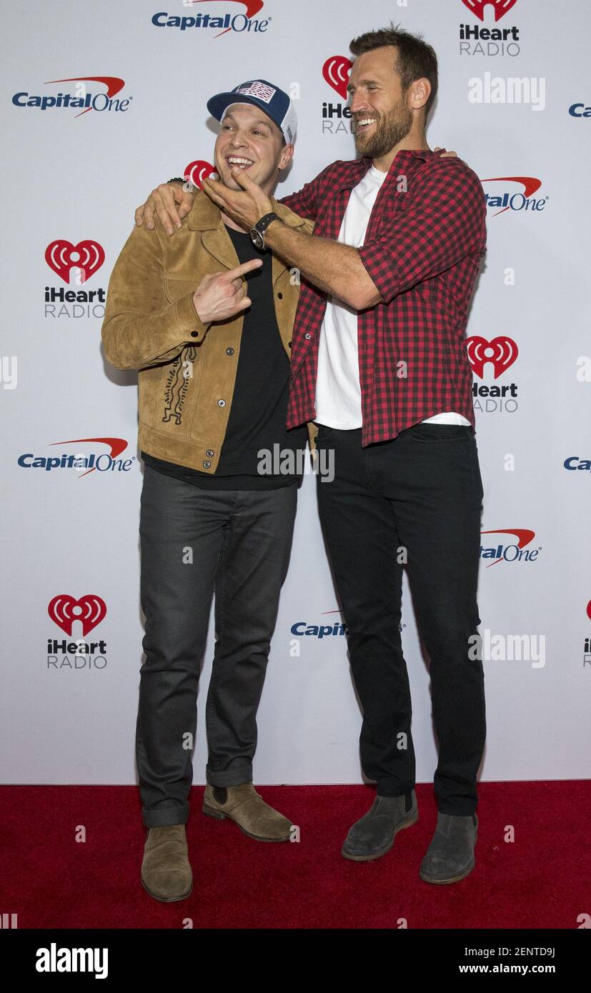 American musician Gavin DeGraw, left, and Canadian ice hockey player ...