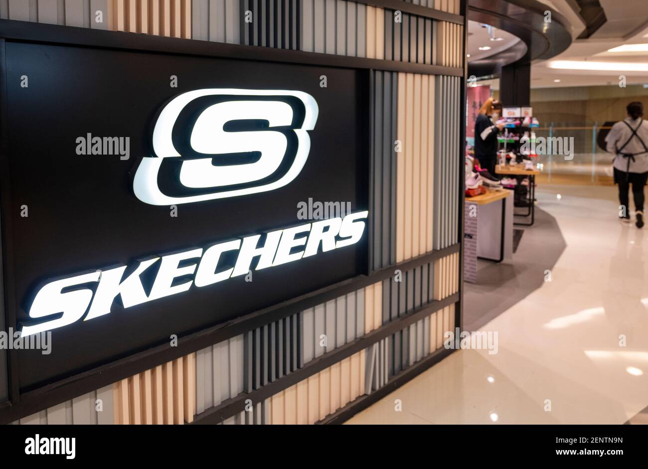Skechers store sign hi-res stock photography and images - Alamy