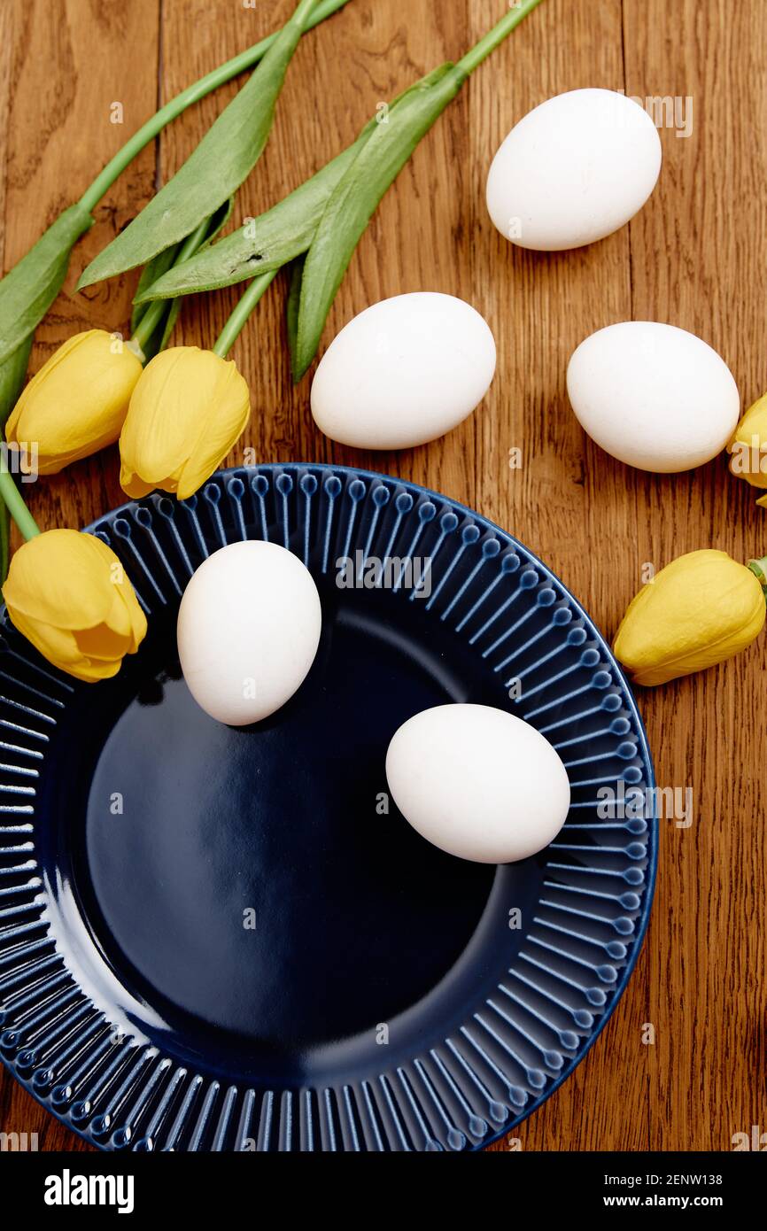 eggs blue plate flowers decoration holiday spring Stock Photo - Alamy