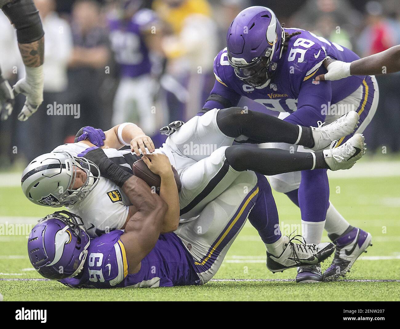 Minnesota Vikings defensive end Danielle Hunter sacks Oakland Raiders ...