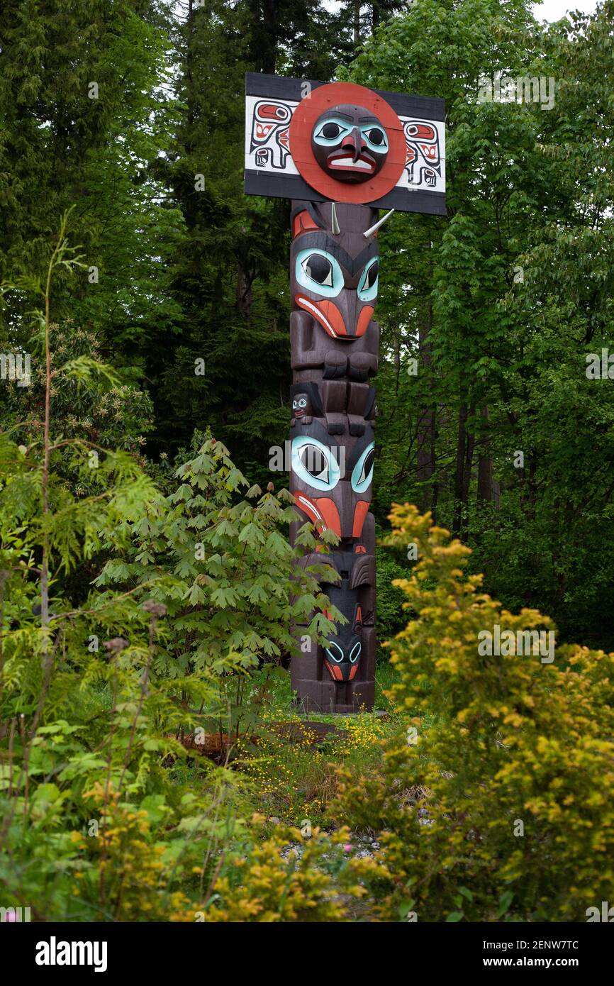 Aboriginal totem poles hi-res stock photography and images - Alamy