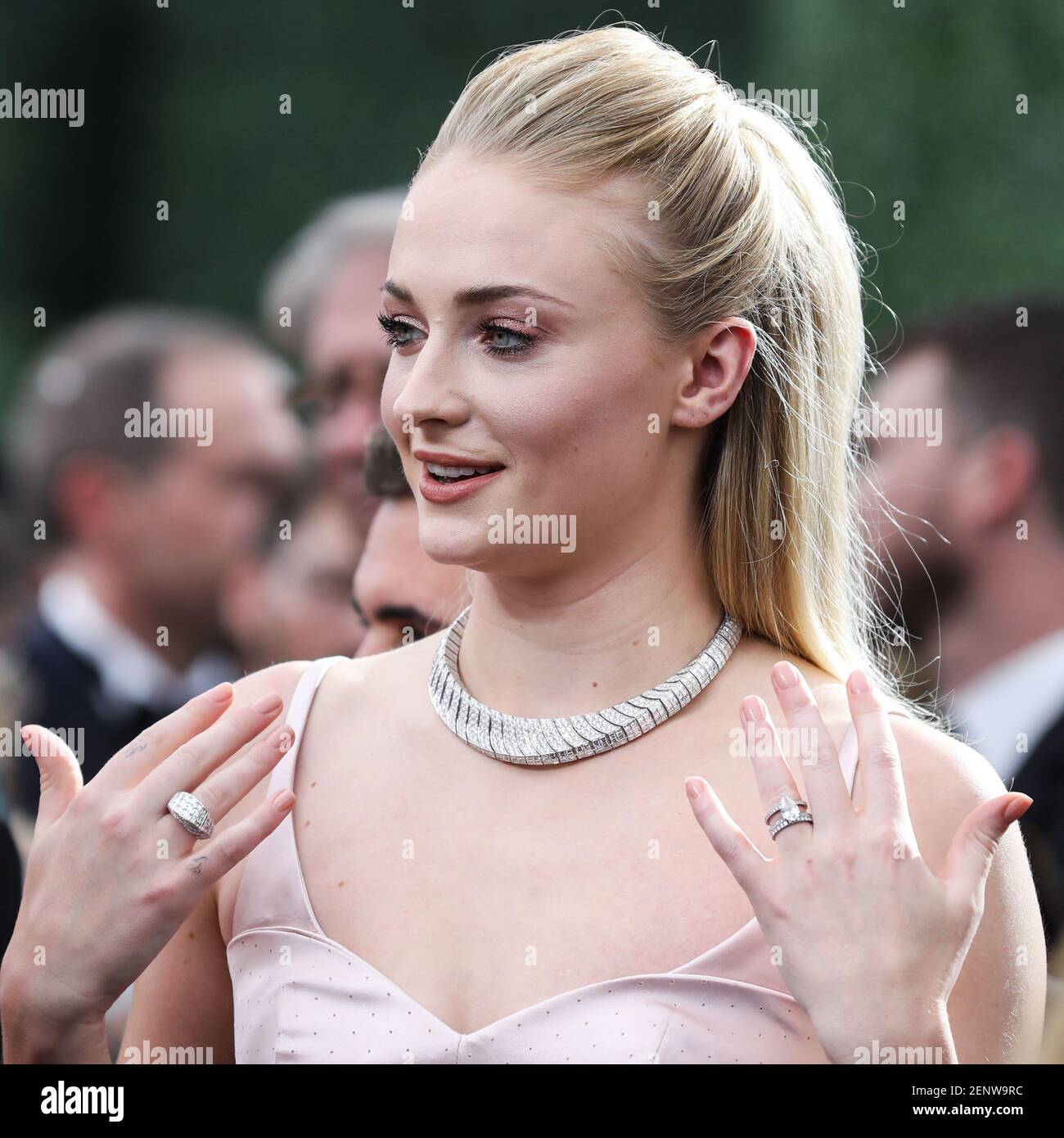 LOS ANGELES, CALIFORNIA, USA - SEPTEMBER 22: Sophie Turner arrives at ...